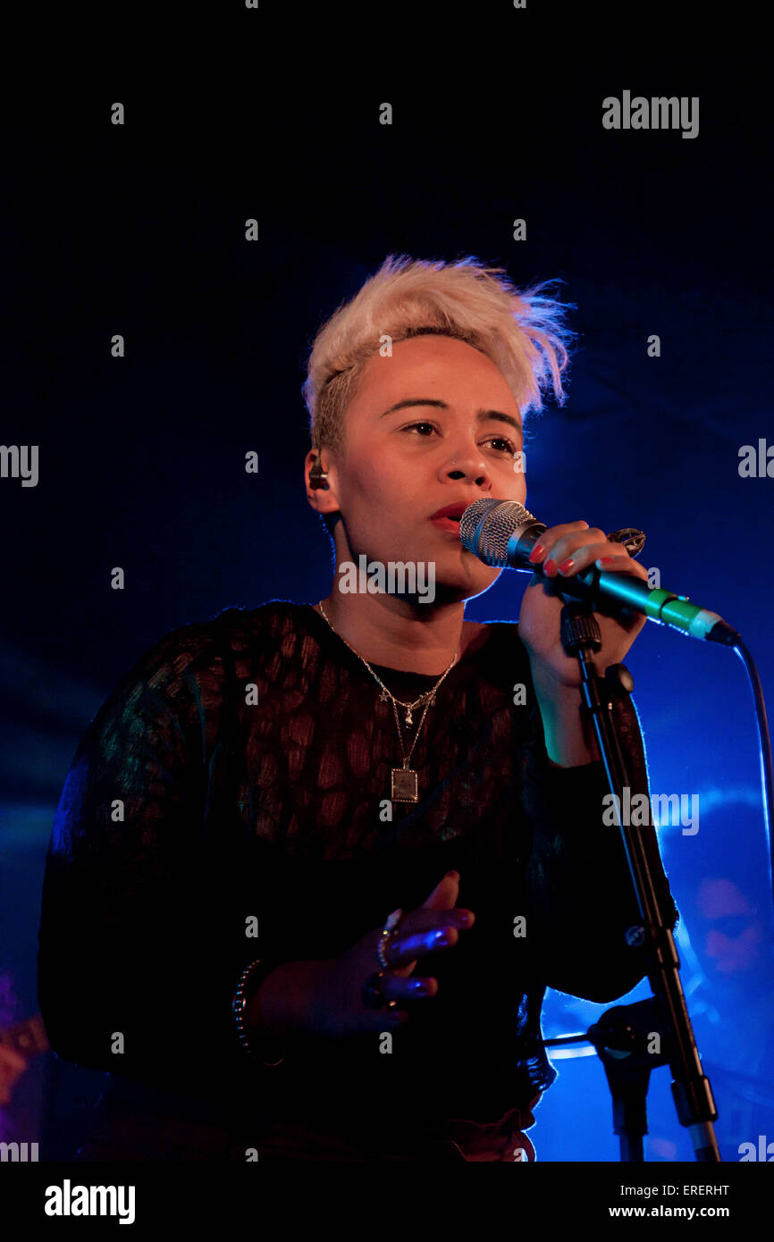 Emeli Sande, Scottish singer and songwriter performing at the King Tut ...