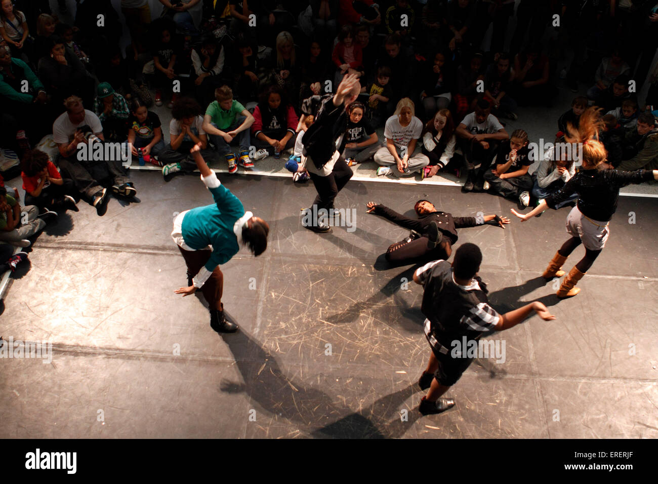Streetdance hi-res stock photography and images - Alamy