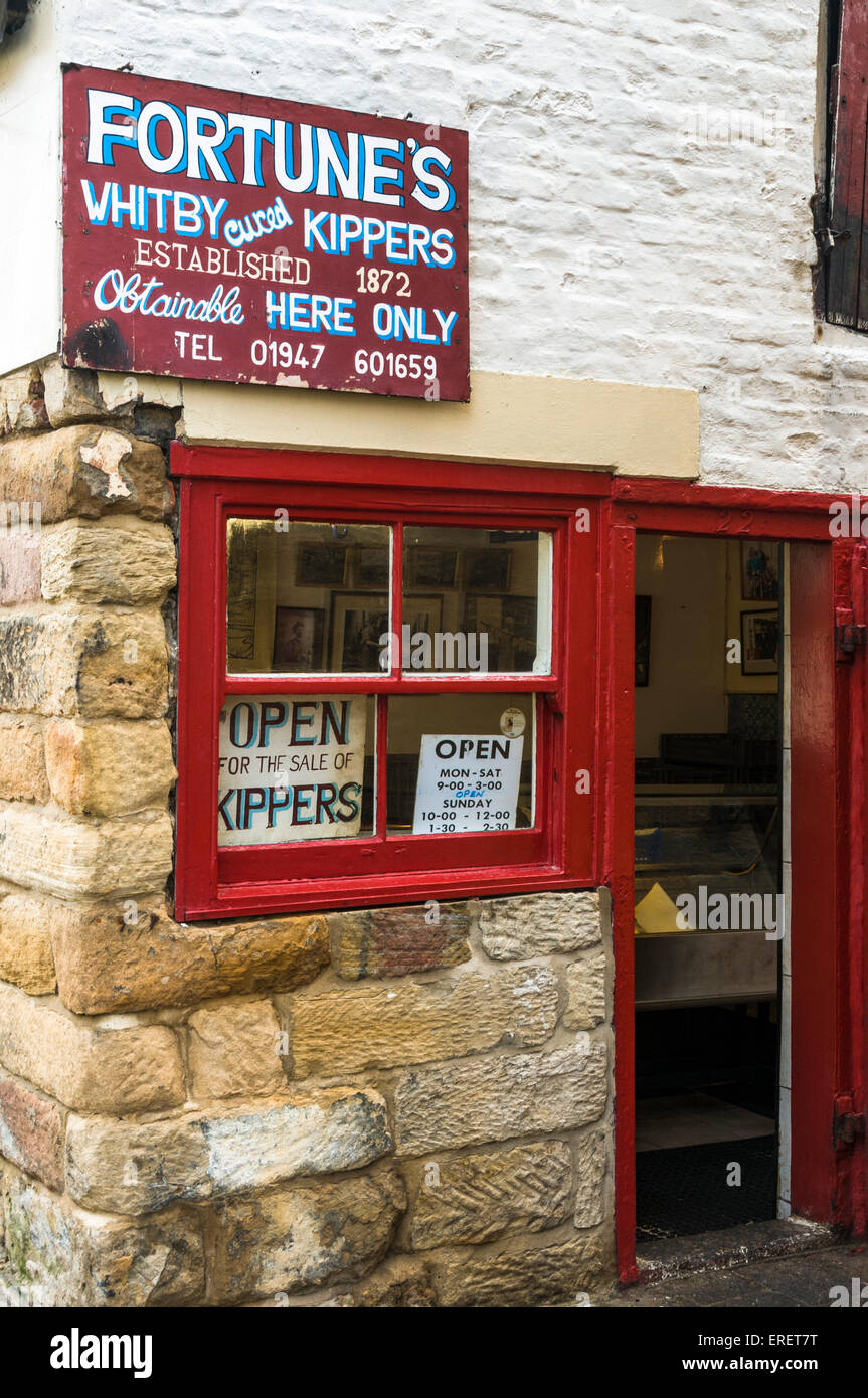 Fortunes whitby cured kippers sign hi-res stock photography and images ...