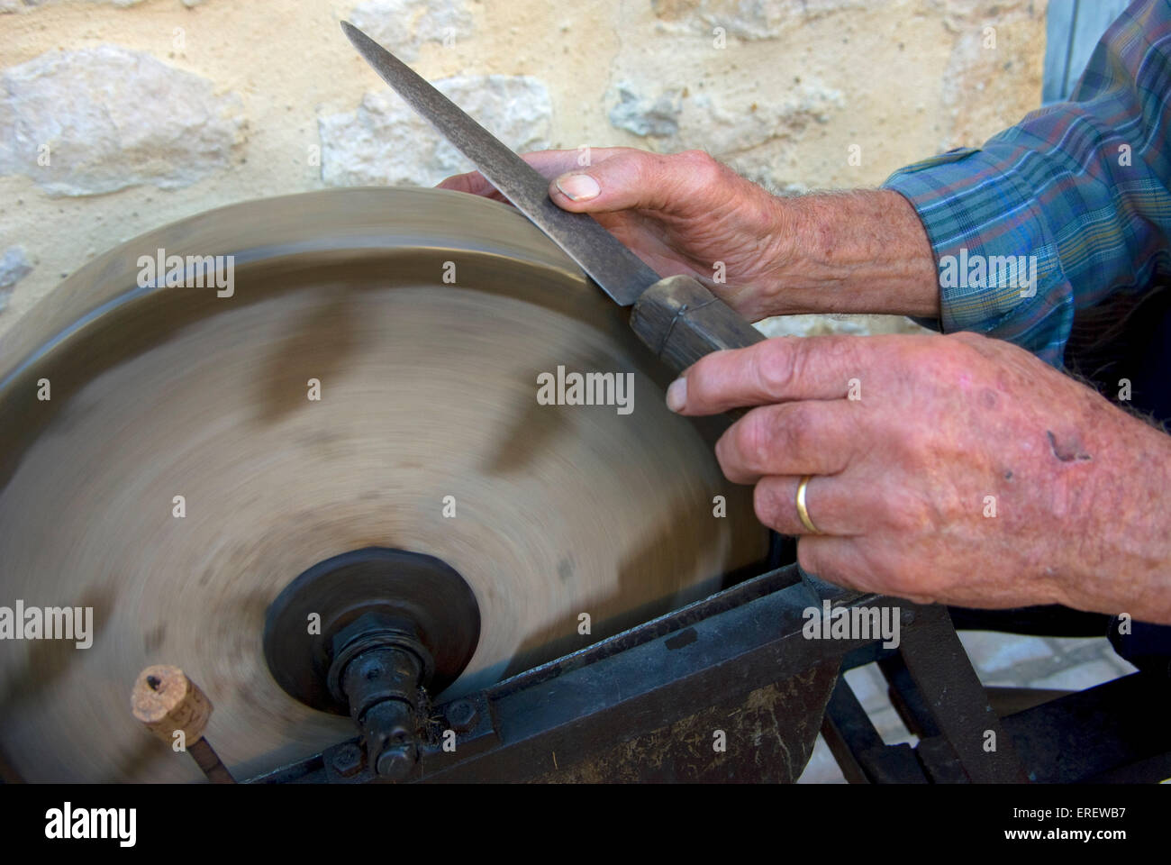 Knife Grinding Stock Photos & Knife Grinding Stock Images - Alamy