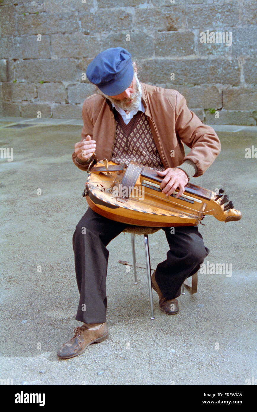Gurdy hi-res stock photography and images - Alamy
