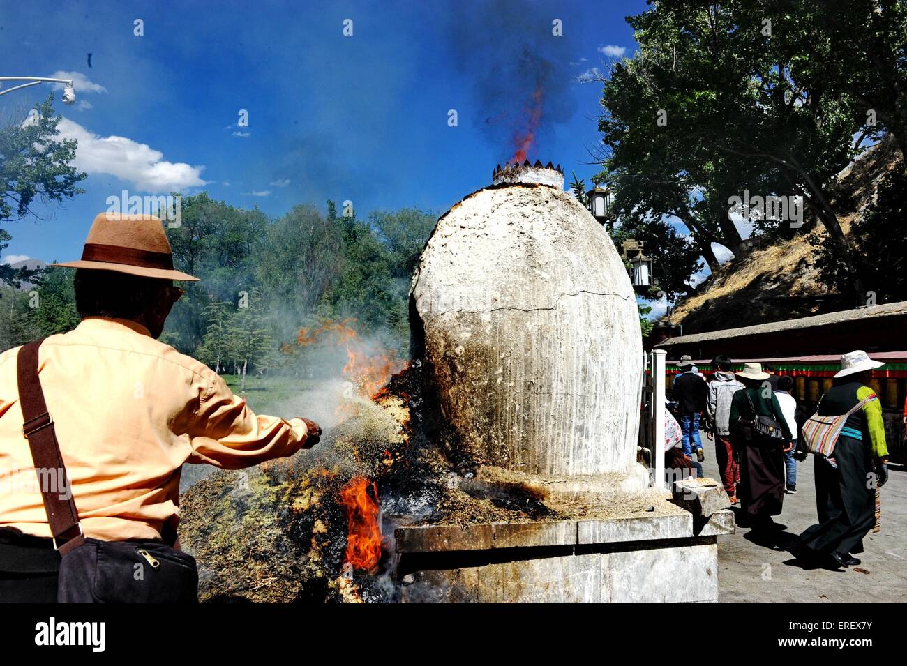 Tibetan buddhists death hi-res stock photography and images - Alamy