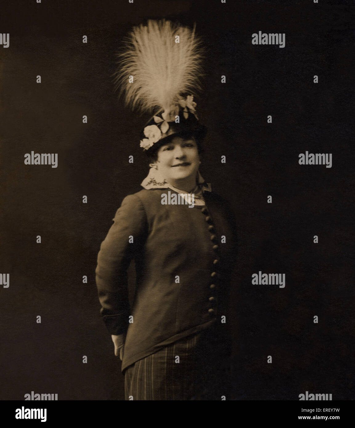Music Hall Singer High Resolution Stock Photography and Images - Alamy