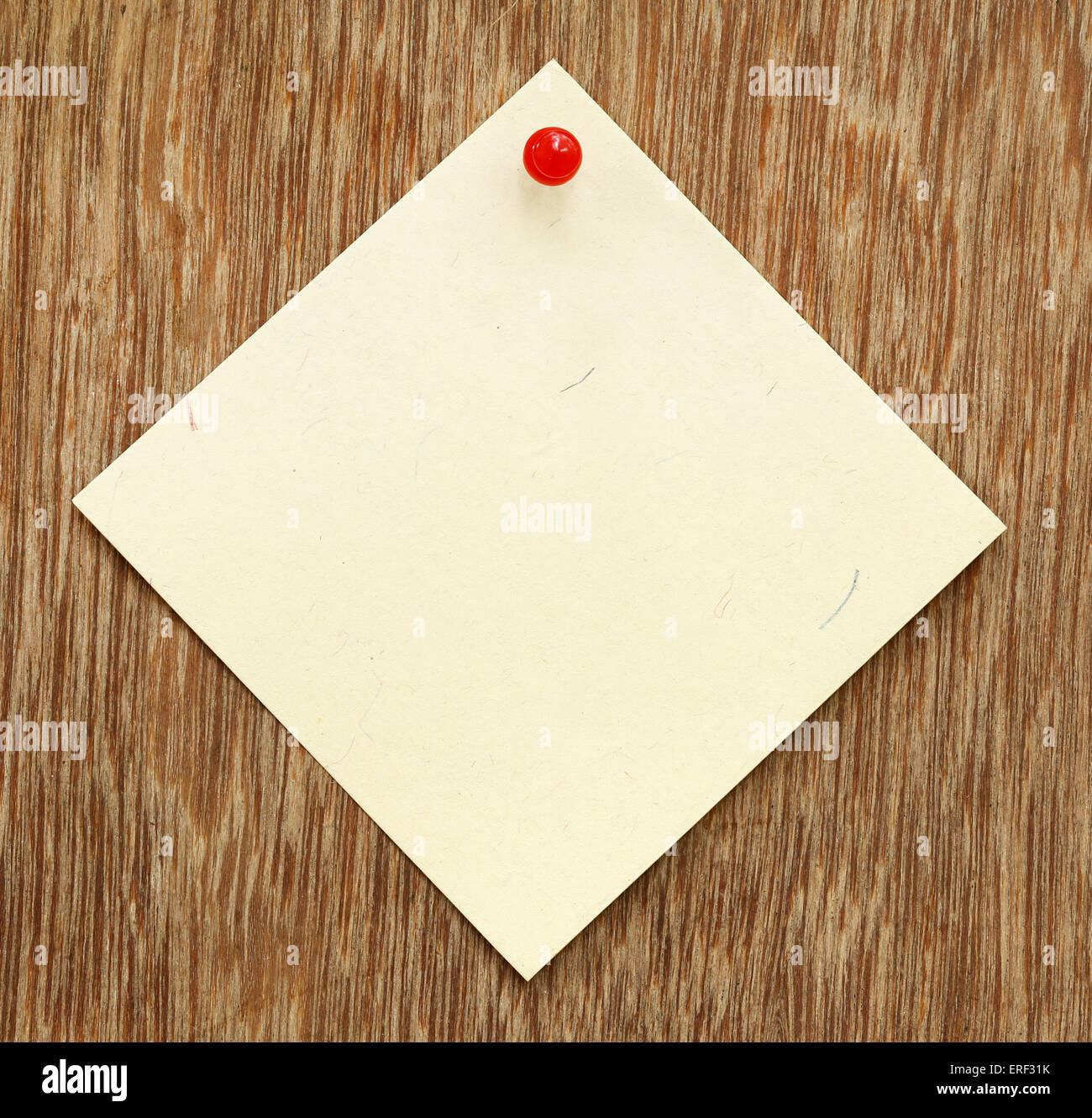 Blank notice with pushpin on wooden surface Stock Photo - Alamy