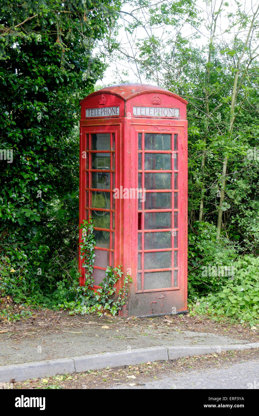 Red public telephone kiosk hi-res stock photography and images - Alamy