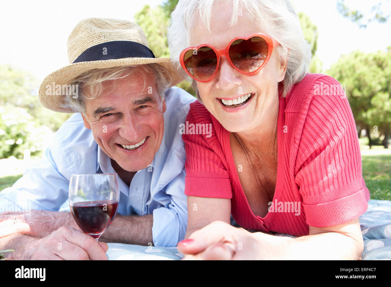 Man wearing hat sunglasses enjoying hi-res stock photography and images ...