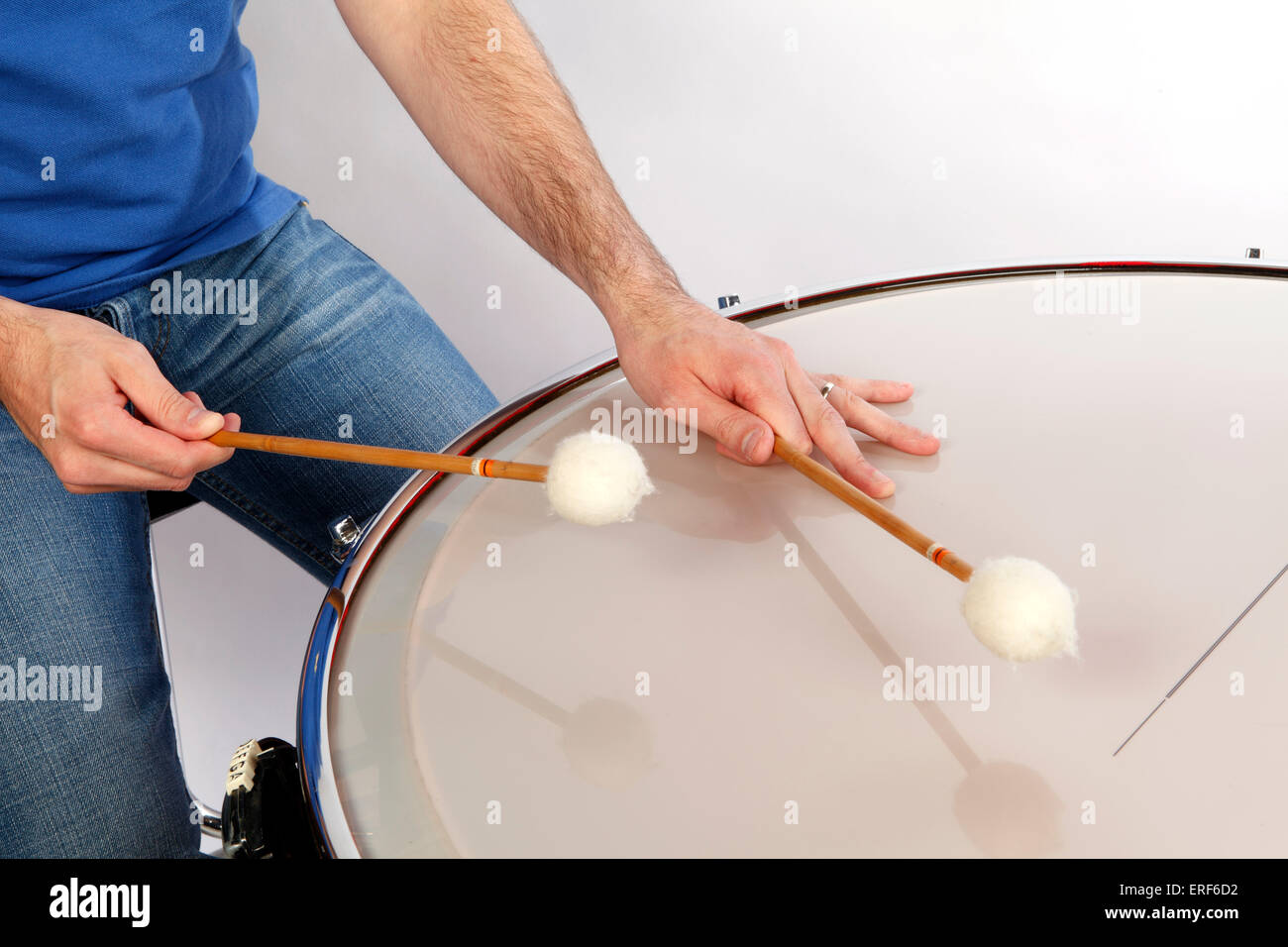 Timpani, damping the head, playing position. Technique Stock Photo - Alamy