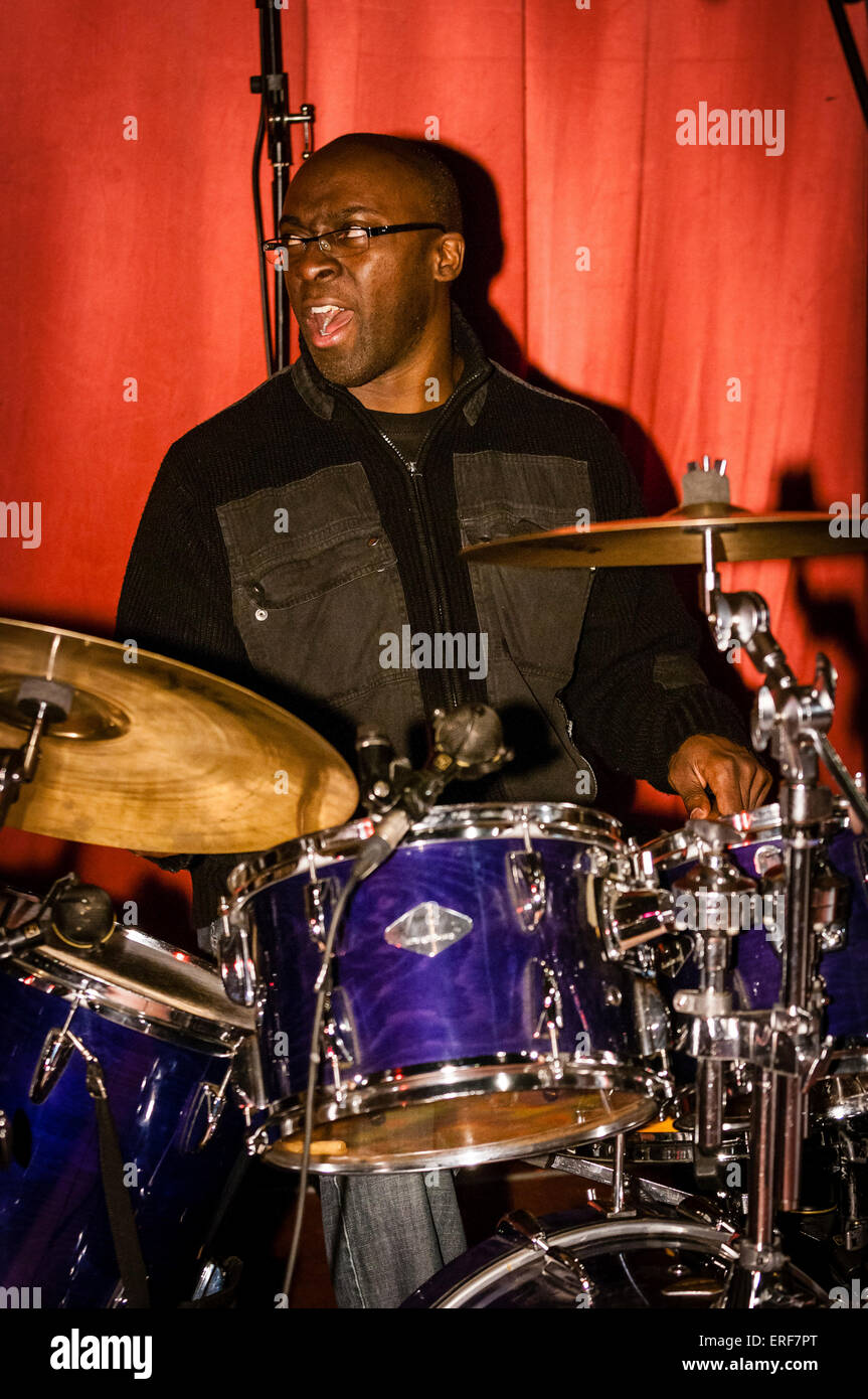 Robert Fordjour at sound checks for his appearance with Courtney Pine ...