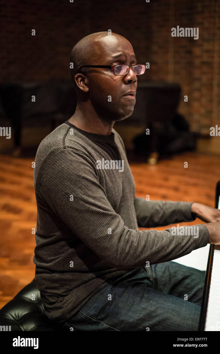 Robert mitchell performing hi-res stock photography and images - Alamy