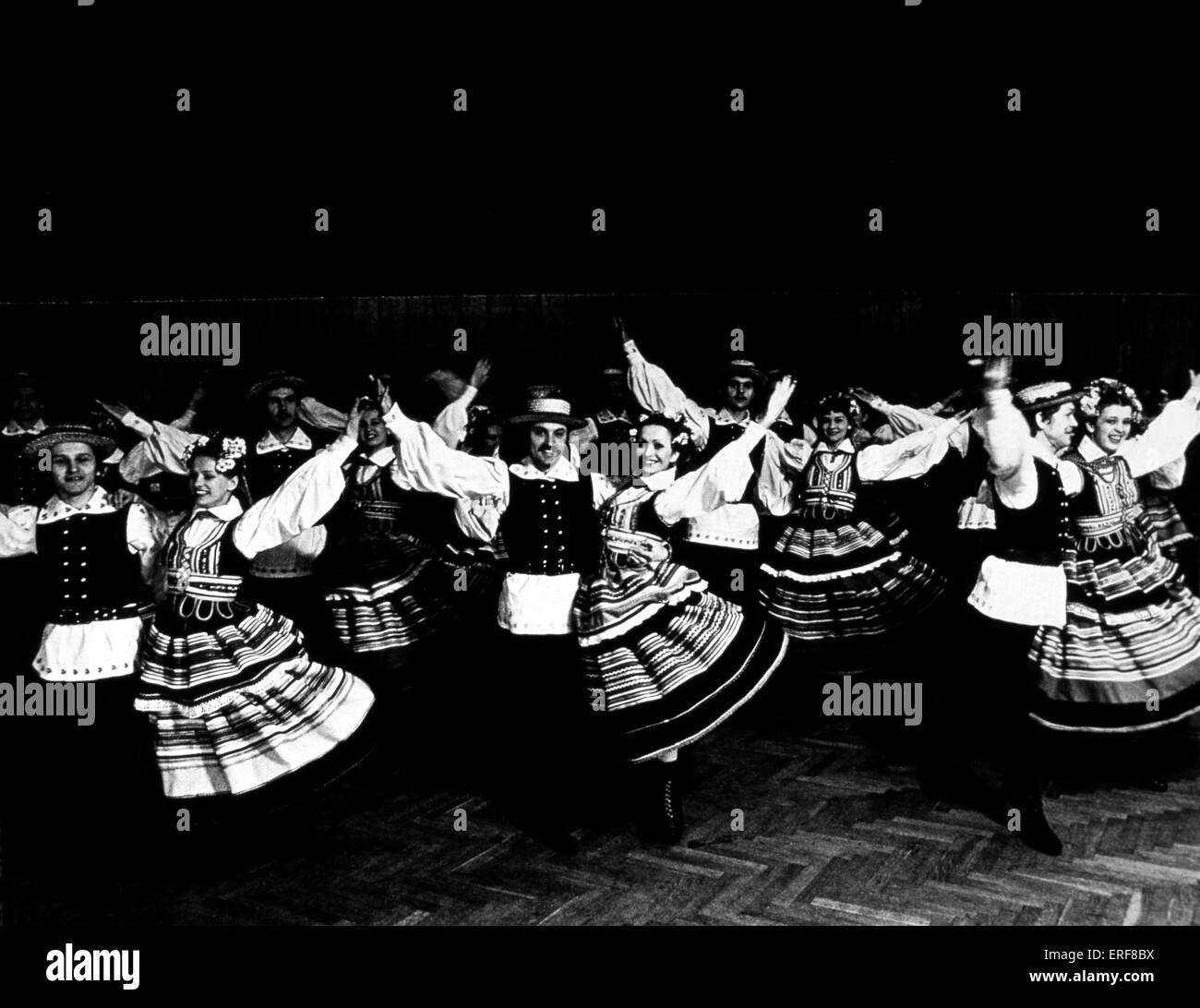 Polish folk dance, Lublin Dance Company Stock Photo - Alamy