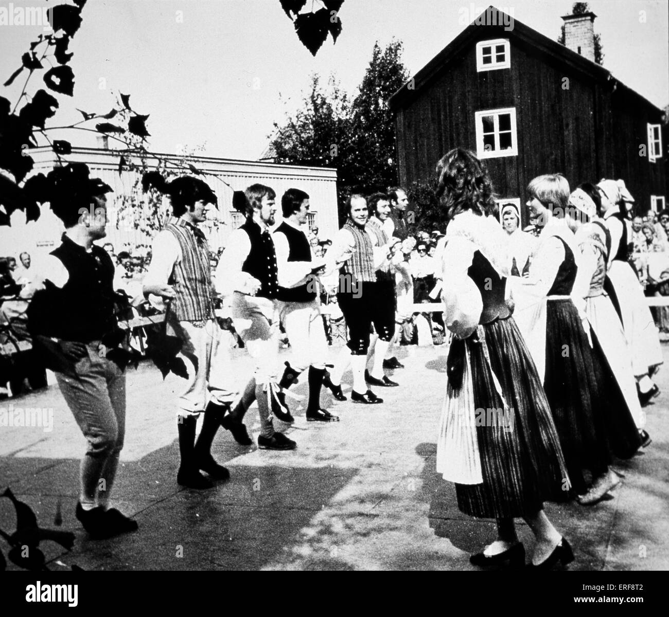 Swedish folk dance hi-res stock photography and images - Alamy