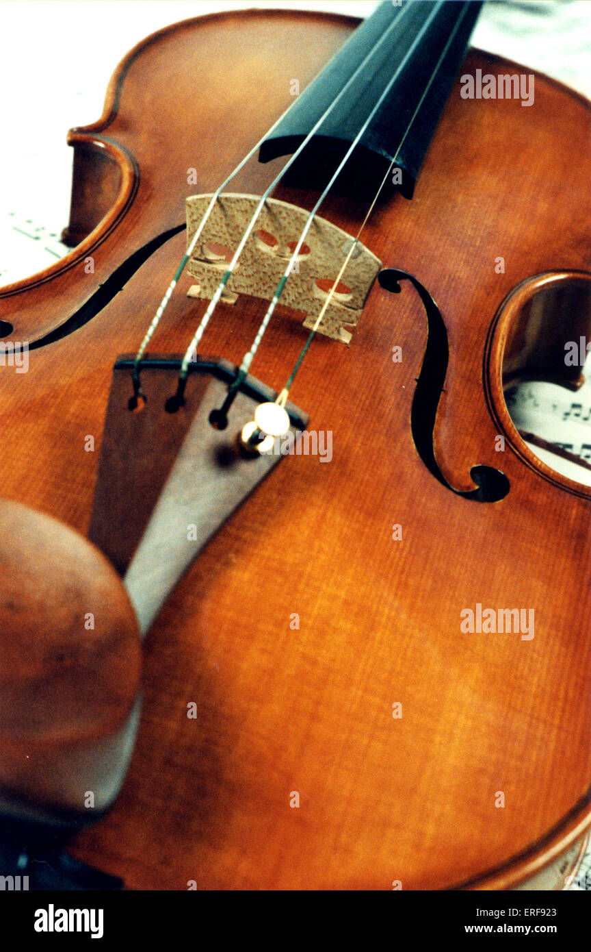 INSTRUMENTS - STRINGS - VIOLIN Stock Photo - Alamy
