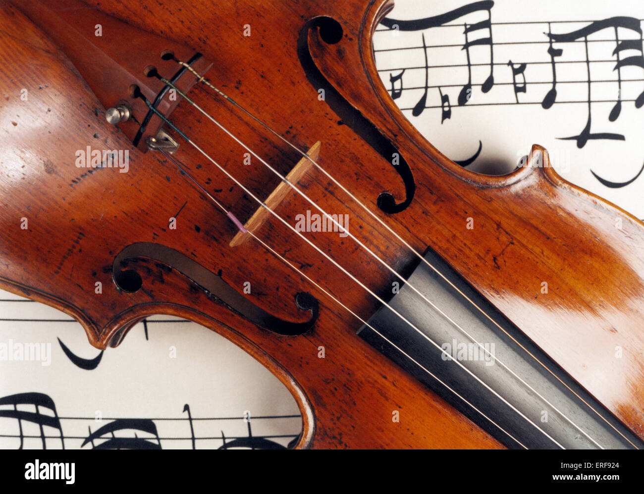 INSTRUMENTS - STRINGS - VIOLIN Stock Photo - Alamy