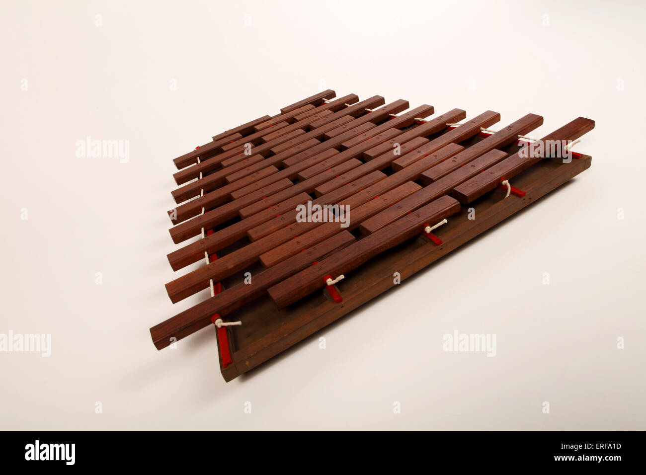 Four row xylophone, Strohfiedel. Holzharmonika, Zilophone. Zilofone ...