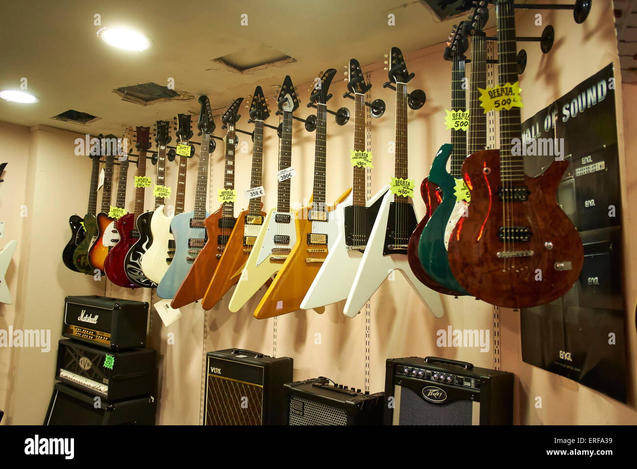 Musical instrument specialist hi-res stock photography and images - Alamy