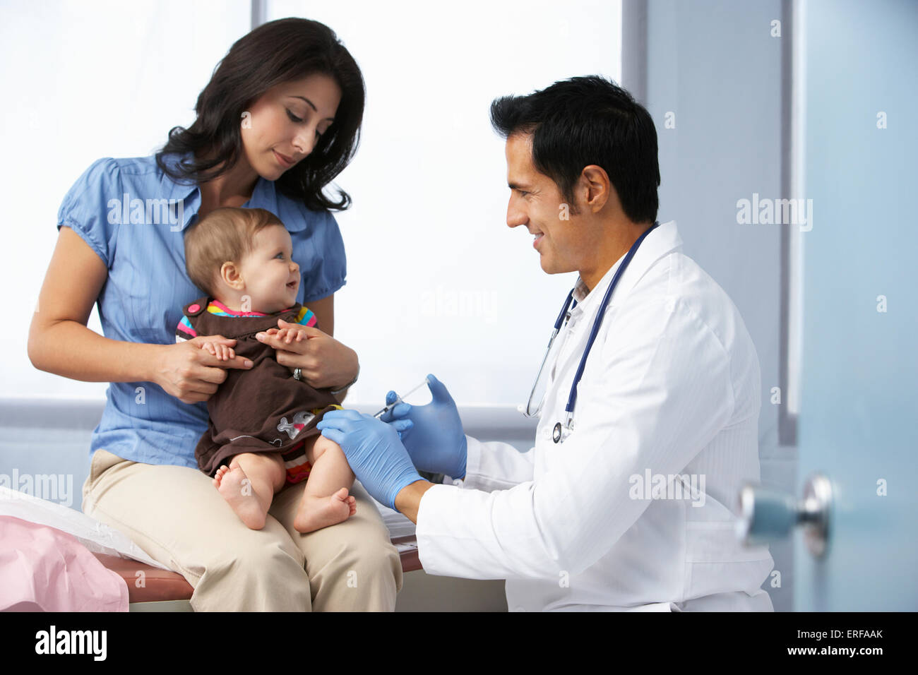 Baby surgery hi-res stock photography and images - Alamy