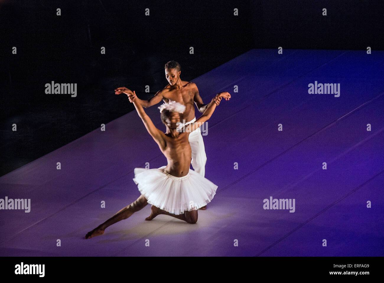 Black male dancers hi-res stock photography and images - Alamy