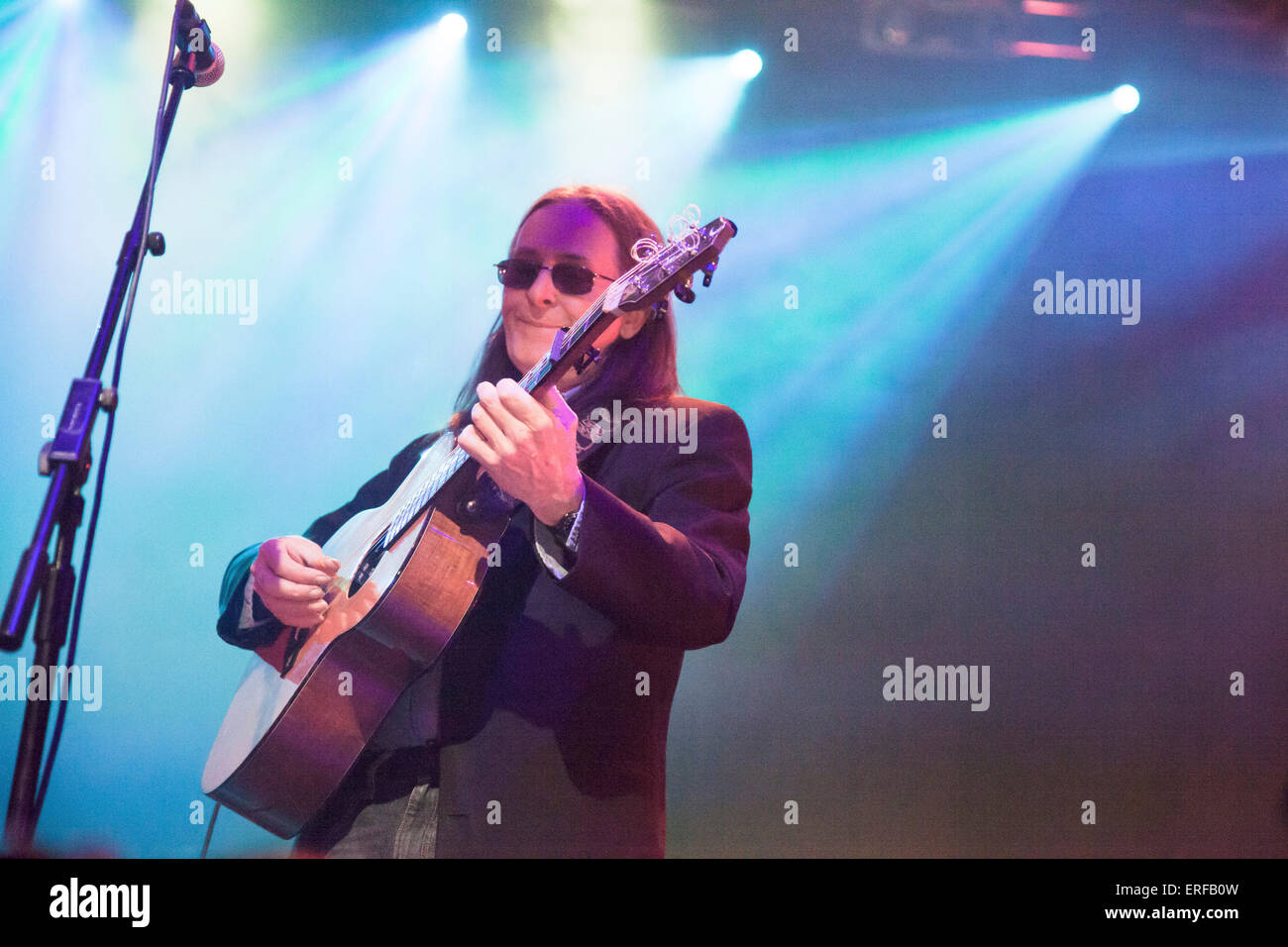 Dougie maclean obe hi-res stock photography and images - Alamy