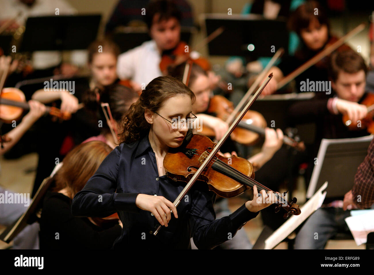 Jennifer pike violinist hi-res stock photography and images - Alamy
