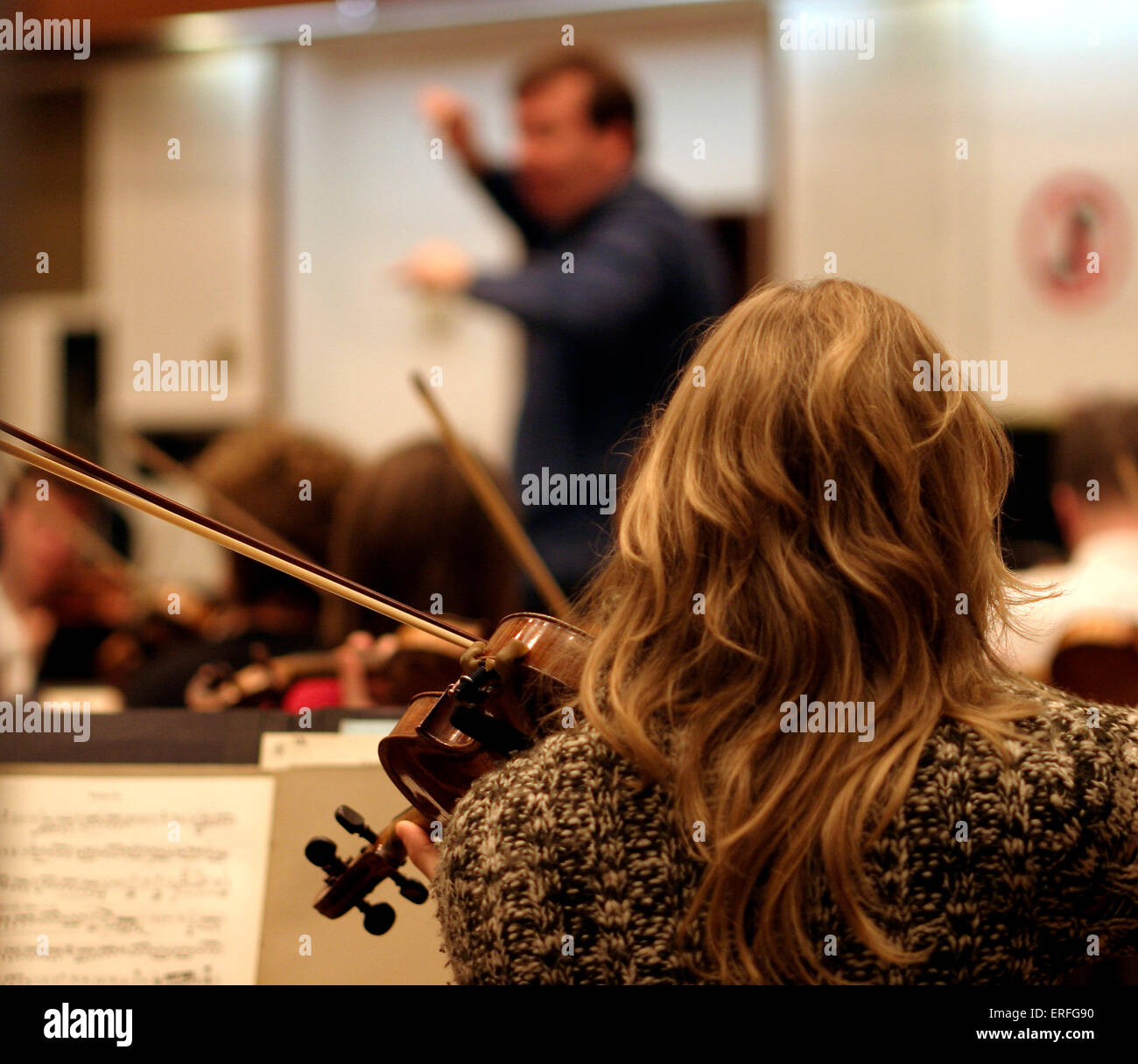 Violinist - playing in rehearsal - view from behind Stock Photo - Alamy