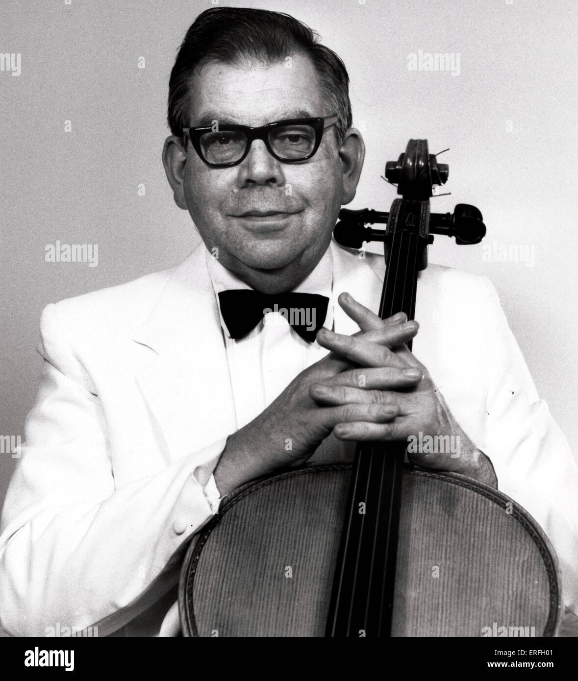 Christopher Bunting - portrait with cello. English cellist, composer ...