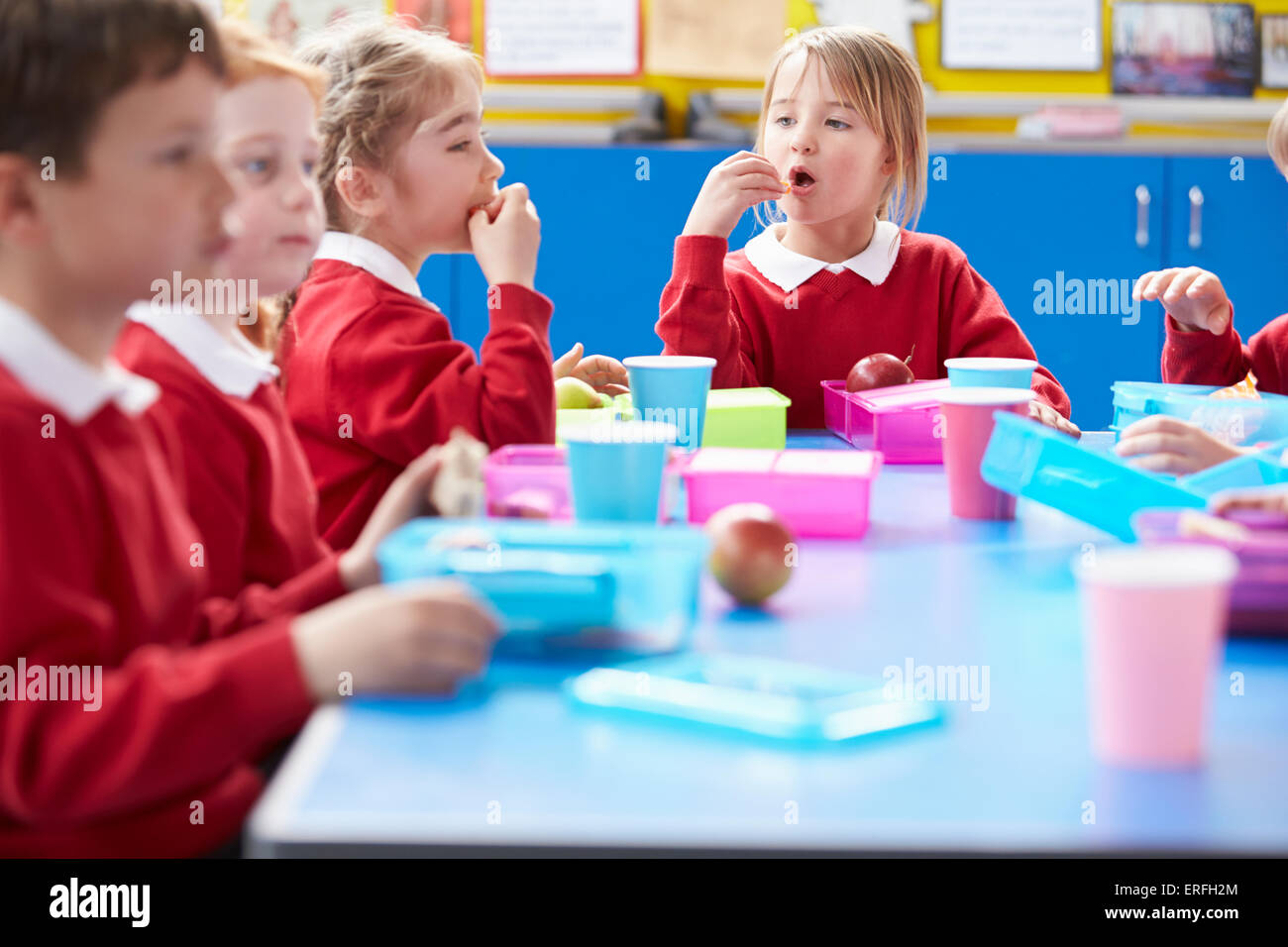 Schoolchildren Sitting At Table Eating Packed Lunch Stock Photo - Alamy