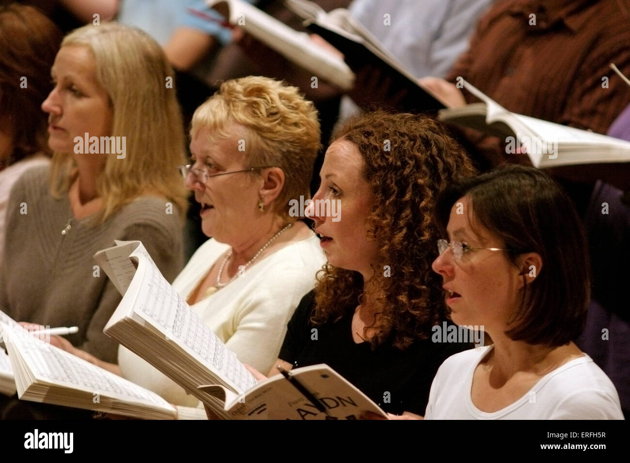 Singers choir hi-res stock photography and images - Alamy