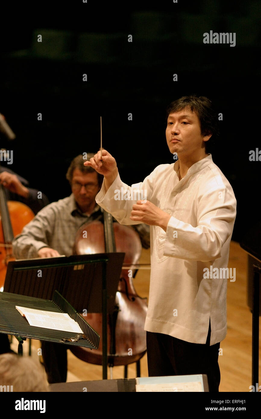 Kazushi Ono - portrait of the Japanese conductor conducting. b. 1960 ...