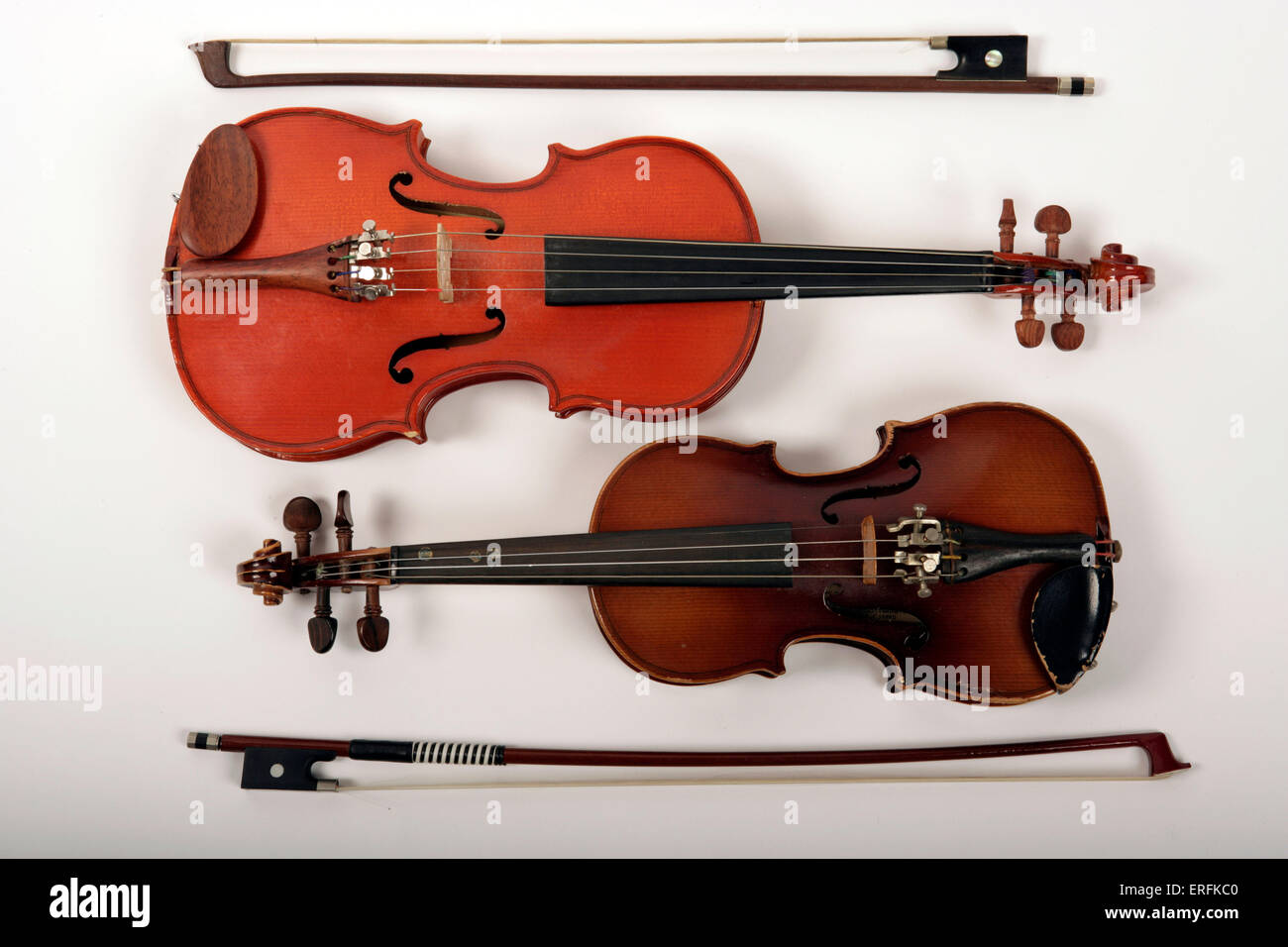 Child 's violins - quarter size and eighth size Stock Photo - Alamy