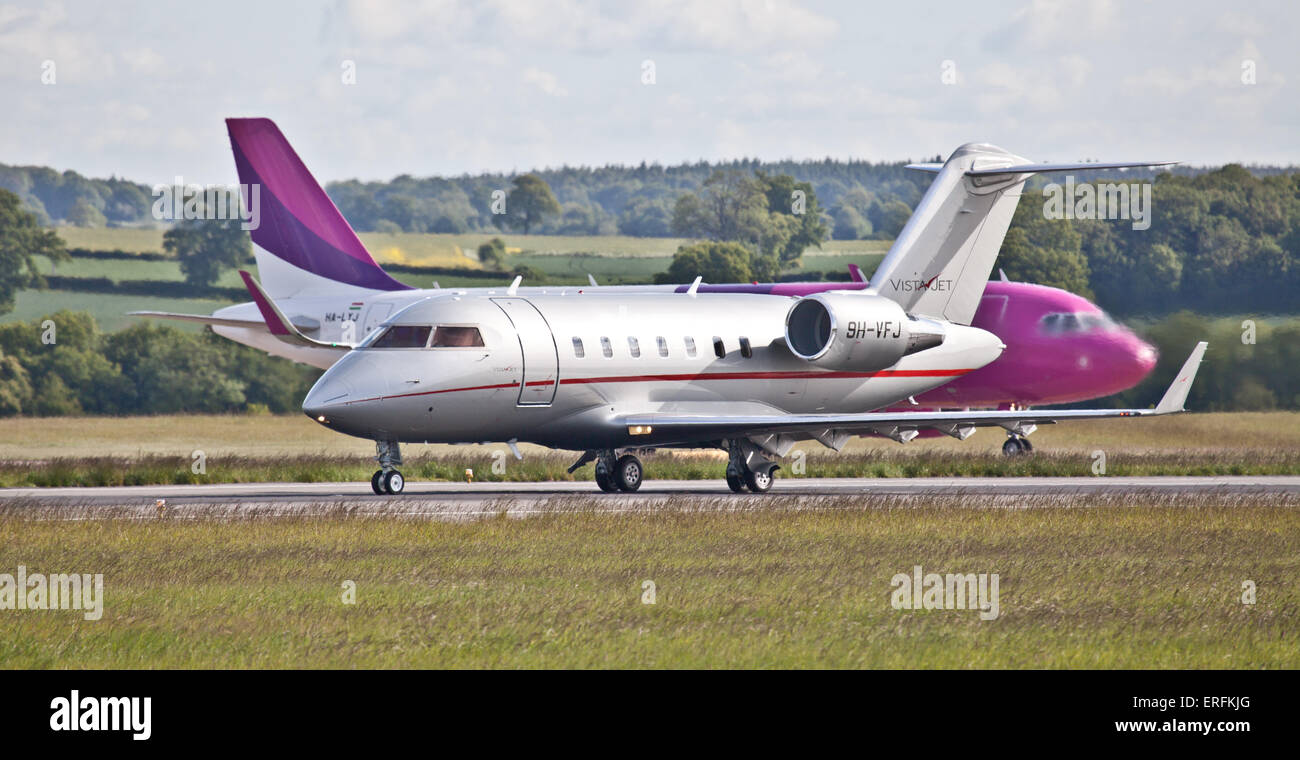 Vistajet Bombardier Global 6000 9H-VFJ departing London-Luton Airport ...