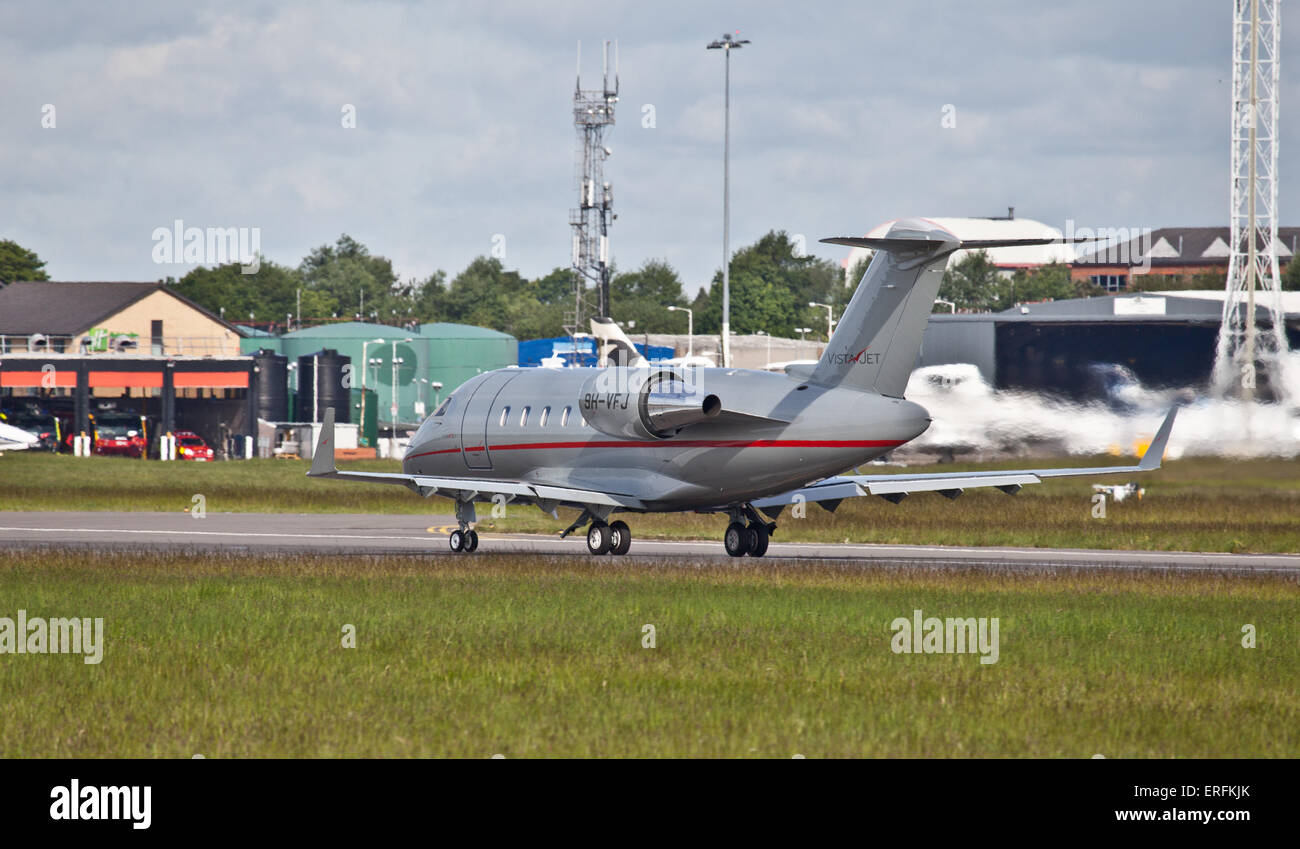 Vistajet corporate jet landing hi-res stock photography and images - Alamy