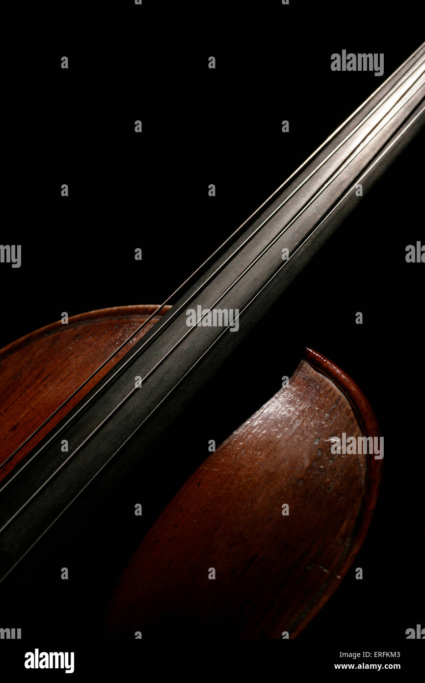Violin - close-up of strings. Black background Stock Photo - Alamy