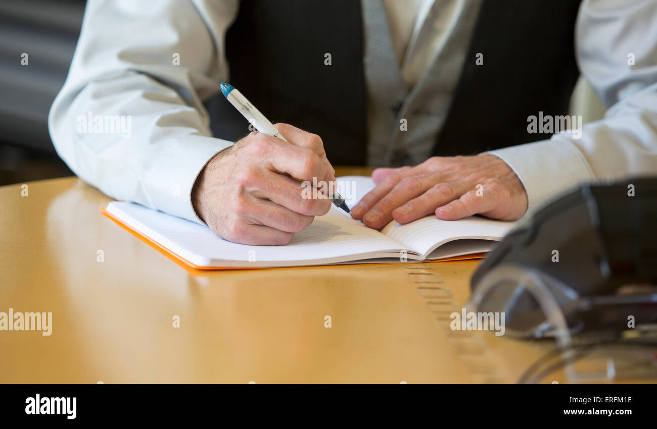 Closeup man hands signing contract hi-res stock photography and images ...