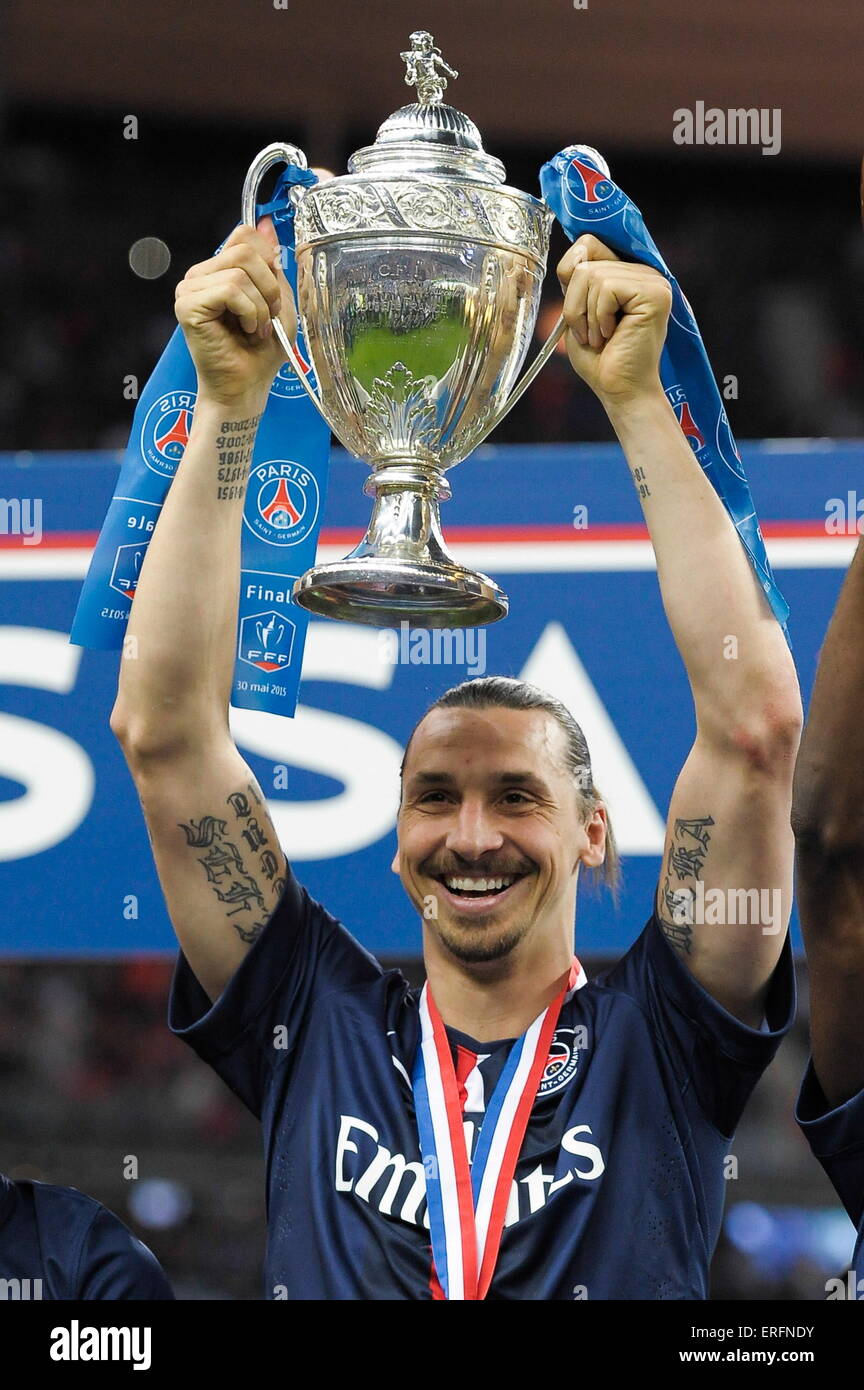 Zlatan ibrahimovic psg hi-res stock photography and images - Alamy