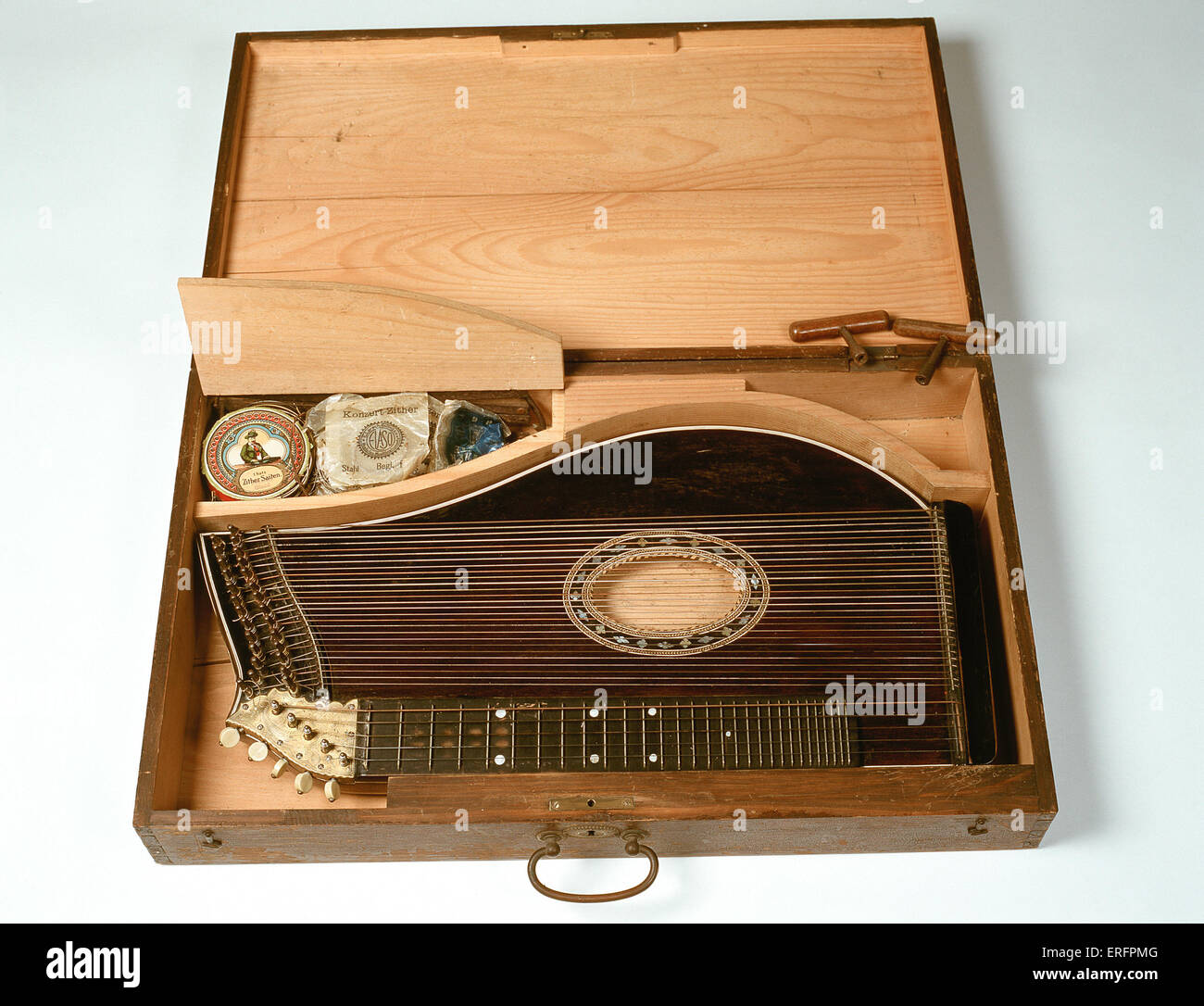 Musical stringed instruments hi-res stock photography and images - Alamy