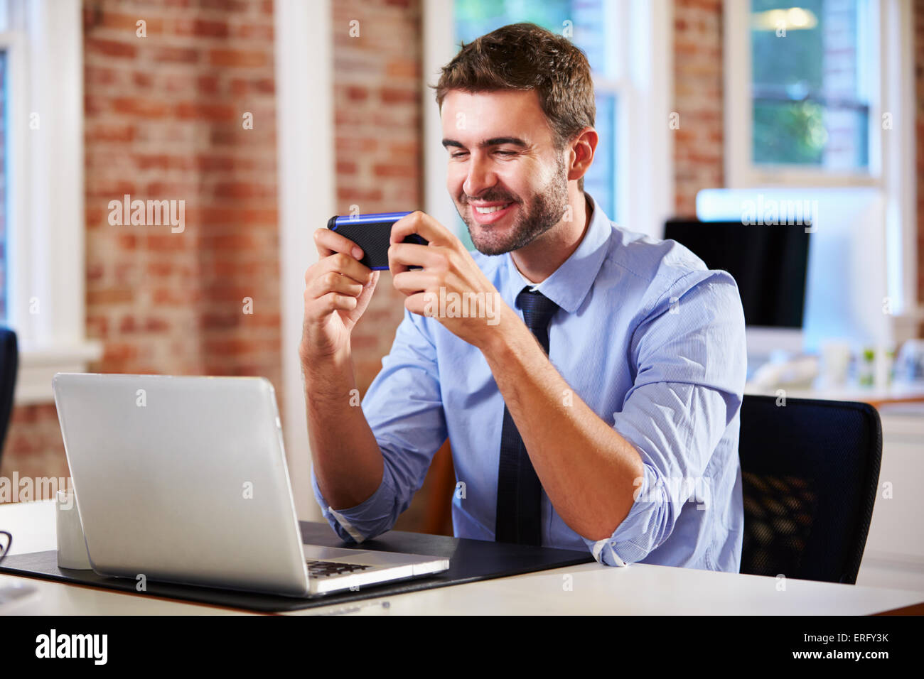 Mobile office worker typing hi-res stock photography and images - Alamy