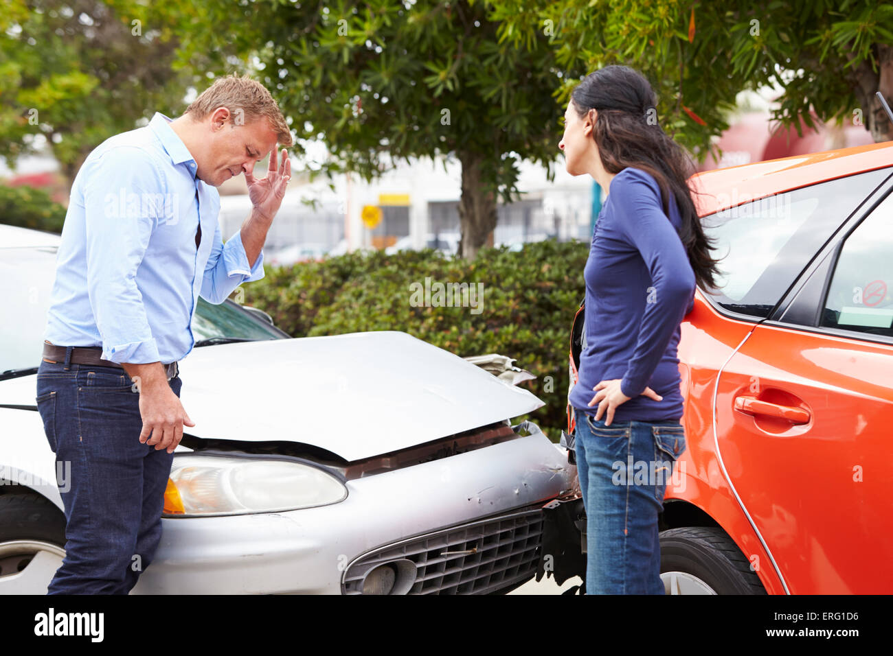 Two Drivers Arguing After Traffic Accident Stock Photo - Alamy