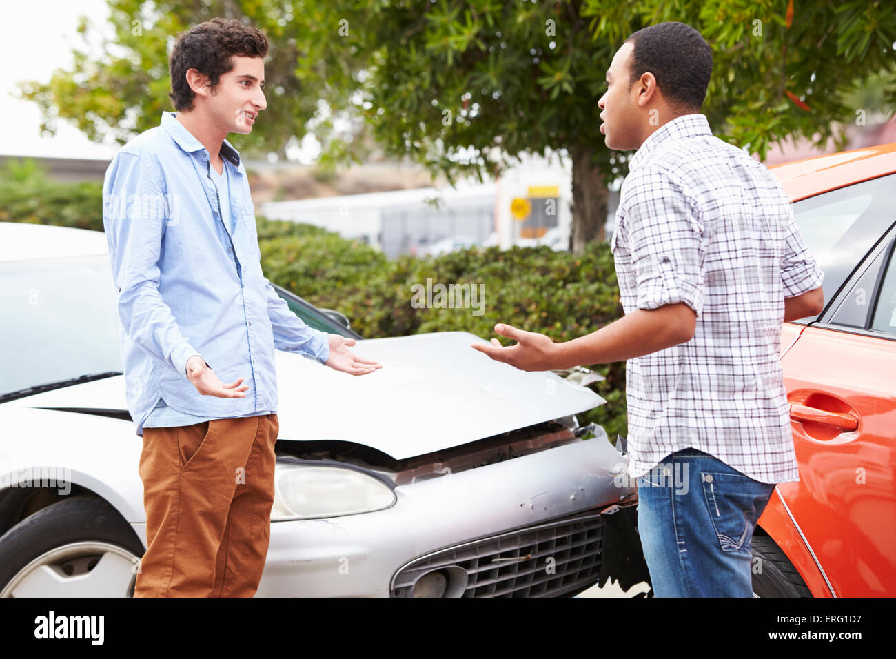 Two Drivers Arguing After Traffic Accident Stock Photo - Alamy