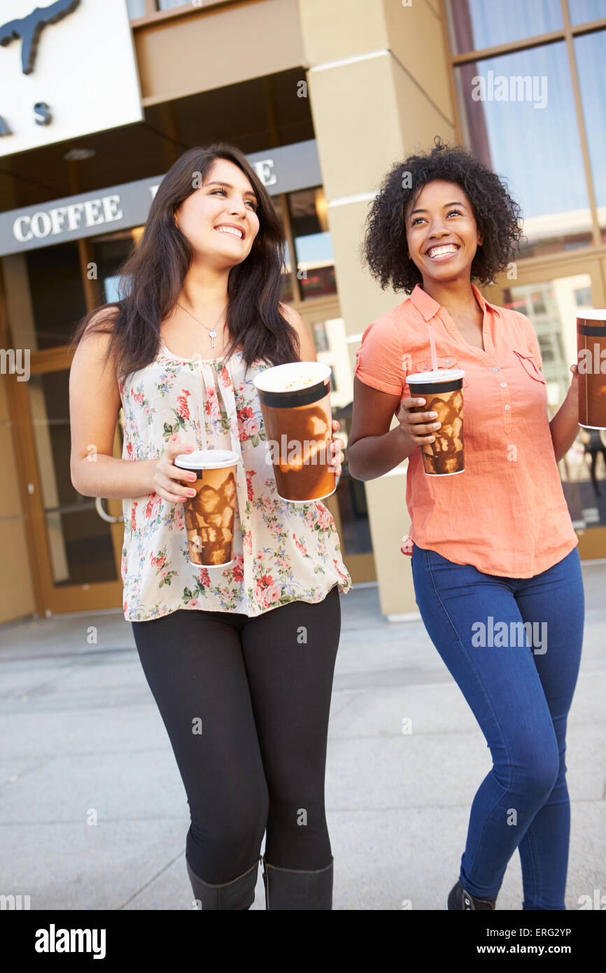 Friends movie theater outside hi-res stock photography and images - Alamy