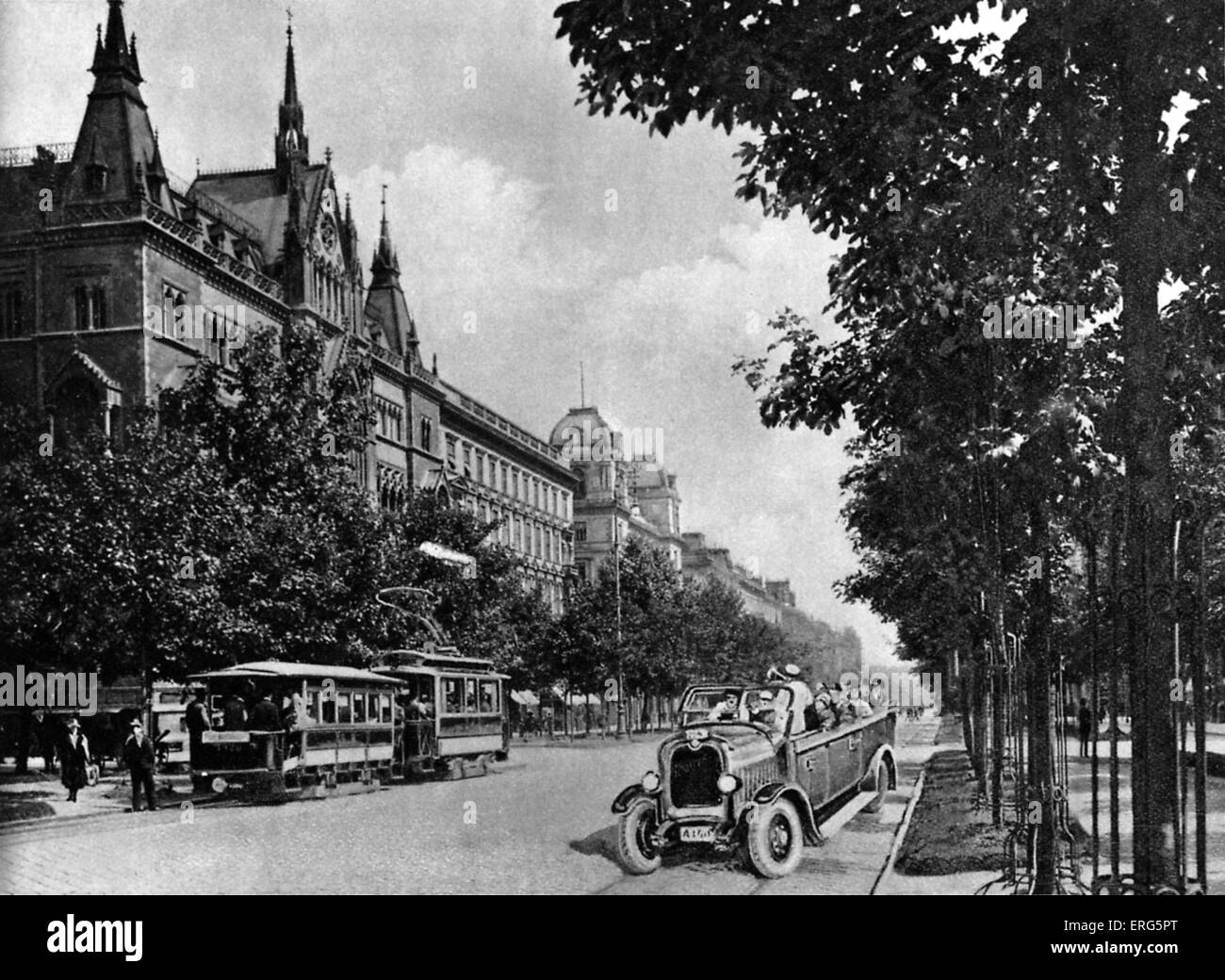 Sühnhaus on the Schottenring, Vienna, Austria, 1920s. Street scene ...