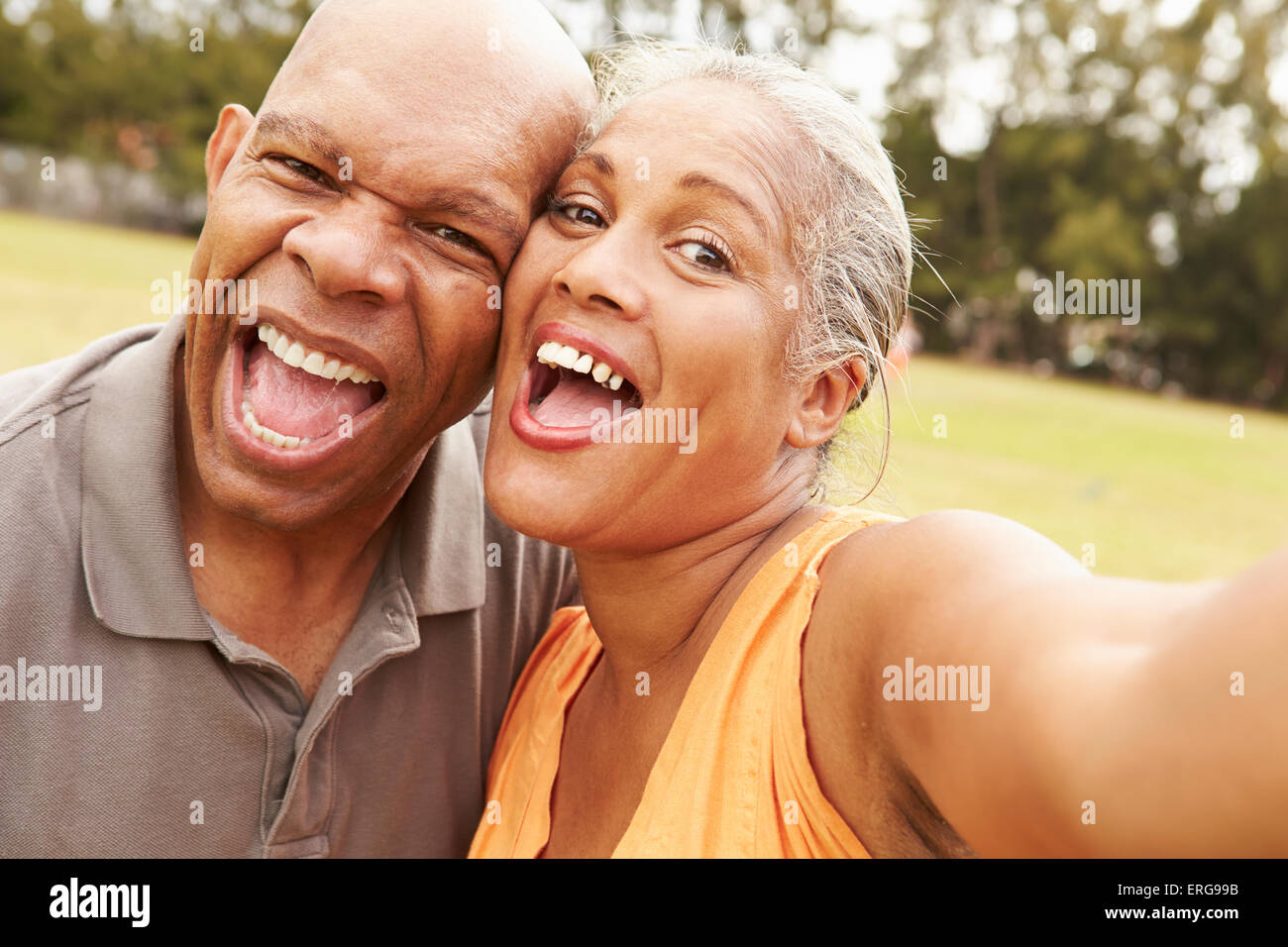 Couple taking selfie camera hi-res stock photography and images - Alamy