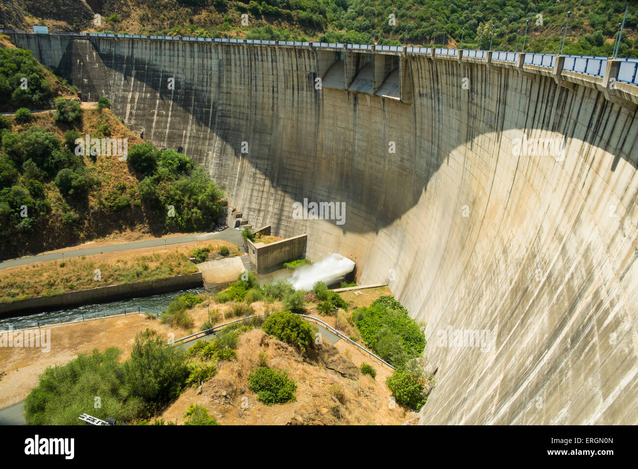 Large concrete reservoir dam surrounded by forest Stock Photo - Alamy