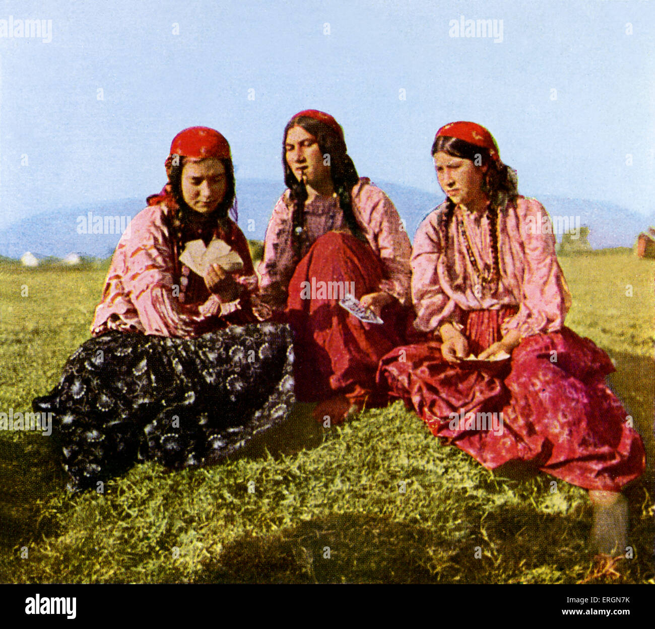 Early 1900s gypsy women hi-res stock photography and images - Alamy