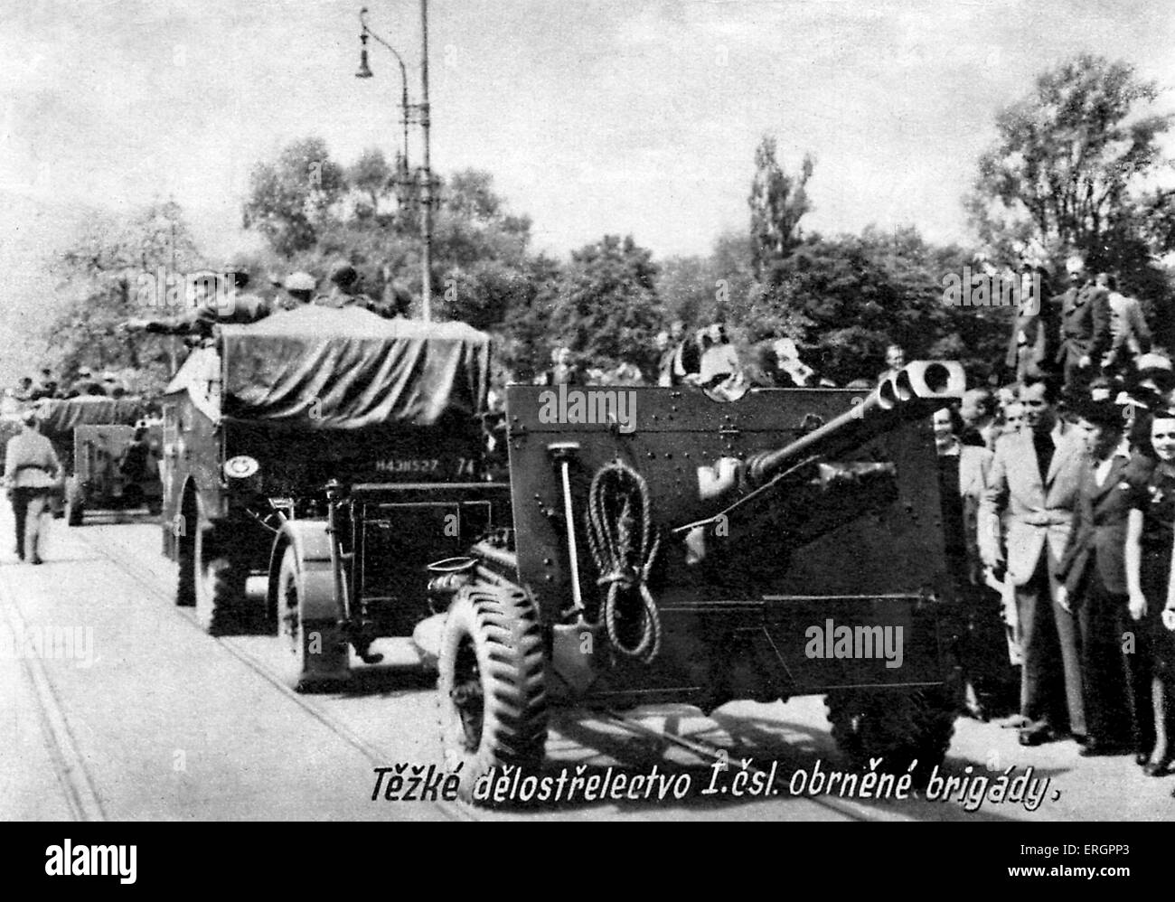 Parade ww2 vehicles hi-res stock photography and images - Alamy