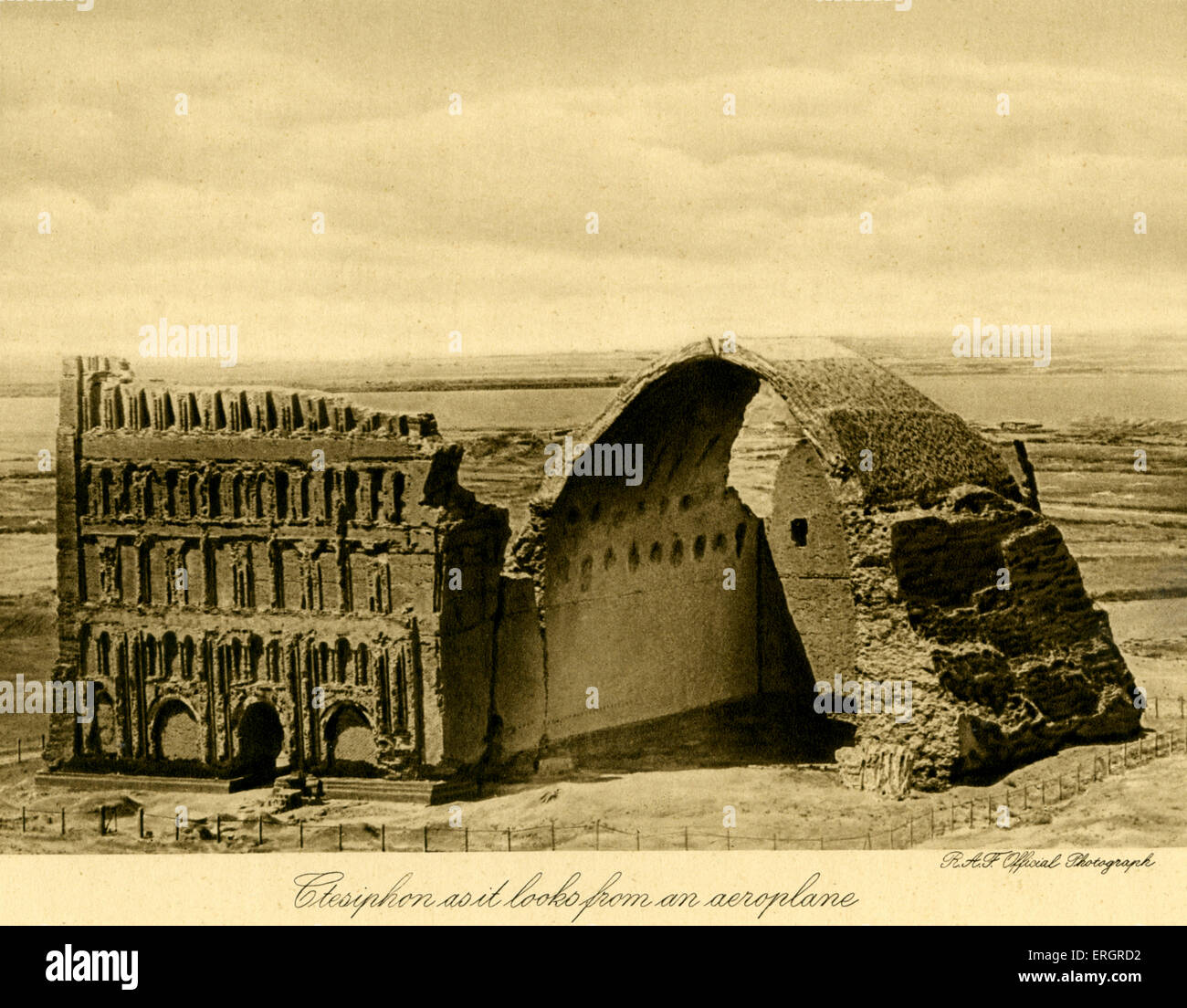 Arch of ctesiphon al madain hi-res stock photography and images - Alamy