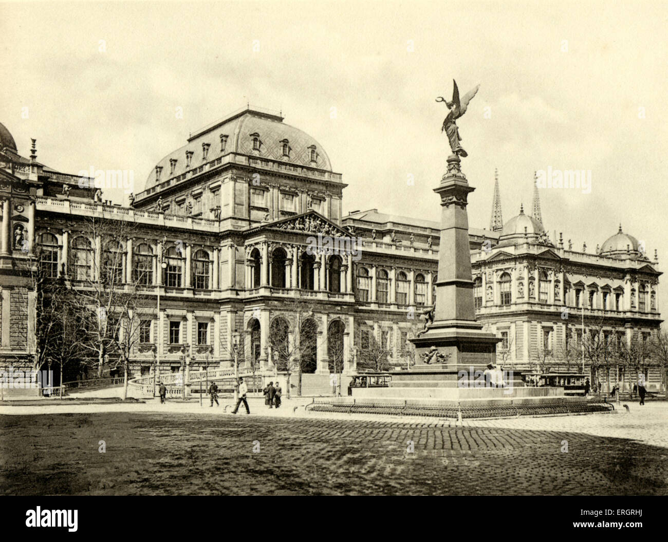 The University in Vienna, at the turn of the century. Street scene ...