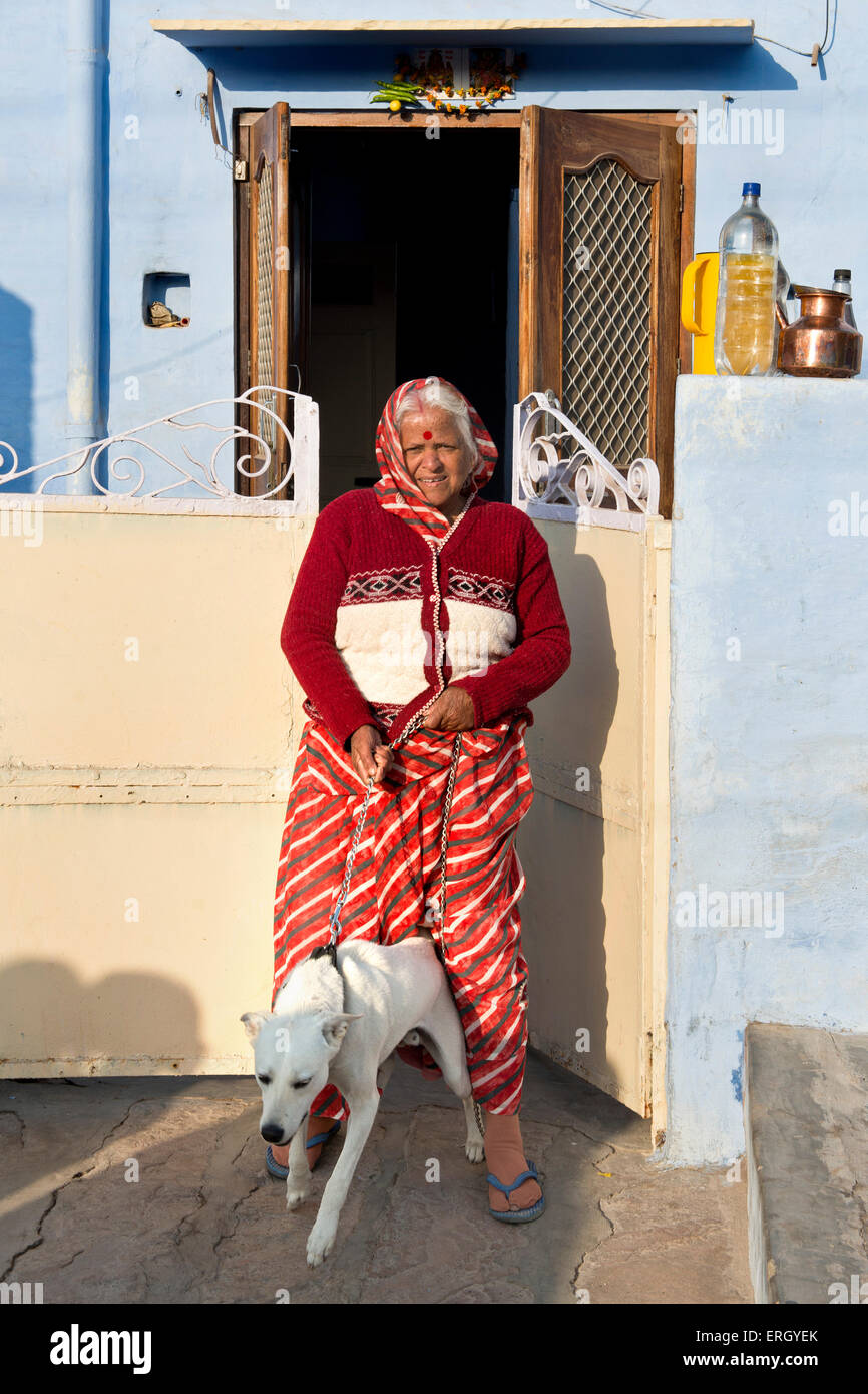 India, Rajasthan, Bikaner, woman with dog Stock Photo - Alamy