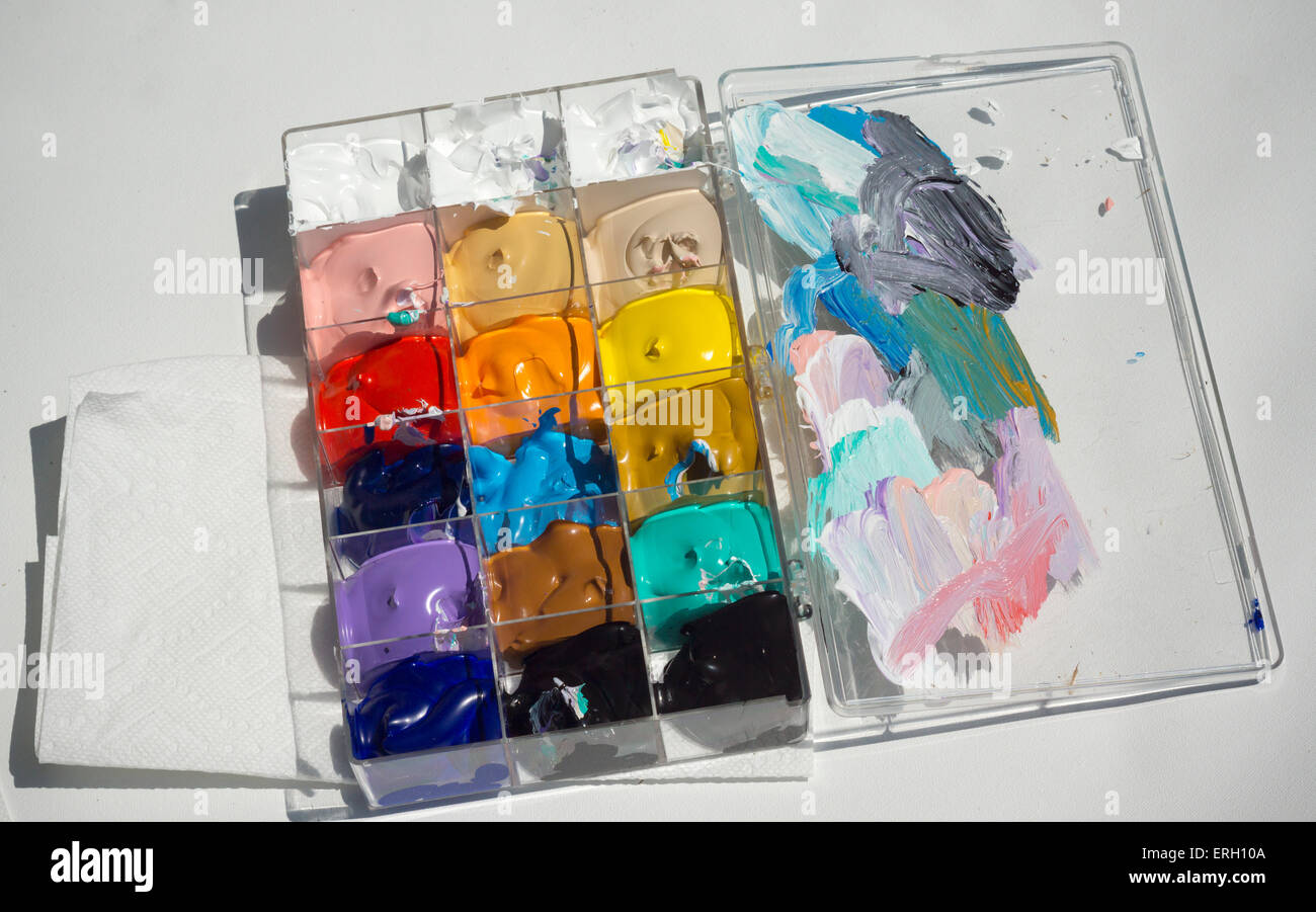 Paint mixing plastic tray hi-res stock photography and images - Alamy