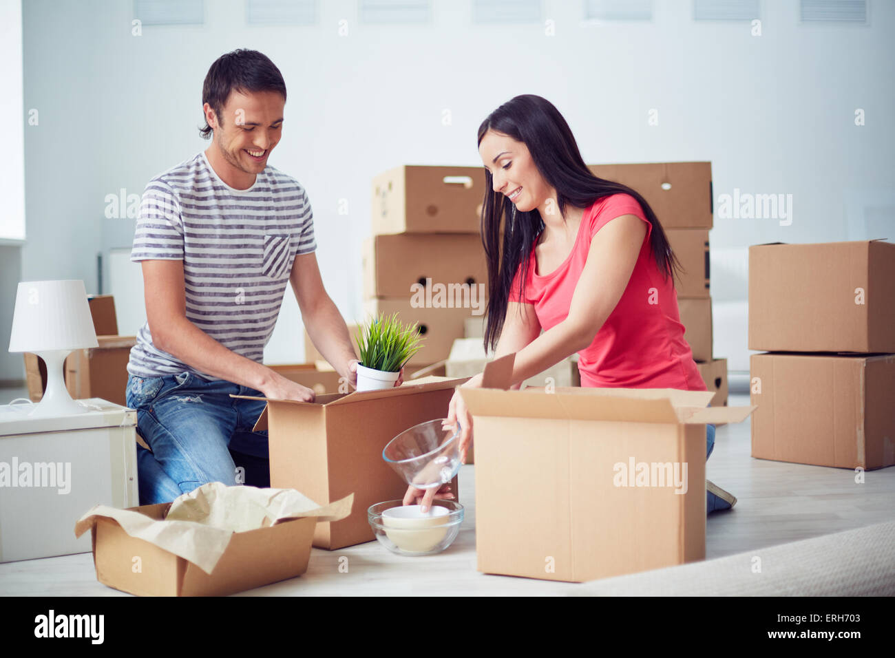 Unpacking boxes hi-res stock photography and images - Alamy