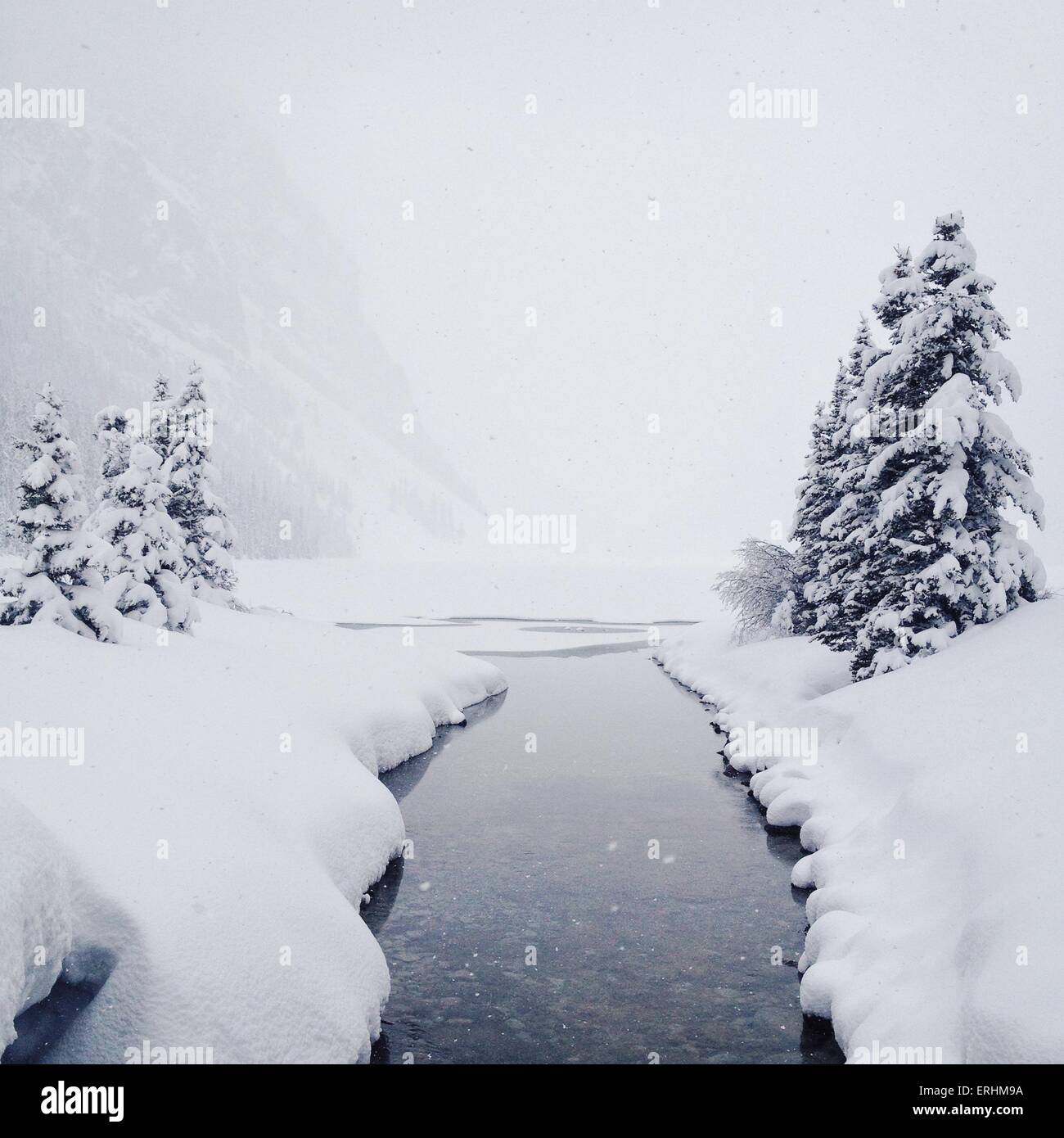 Flowing river snow hi-res stock photography and images - Alamy